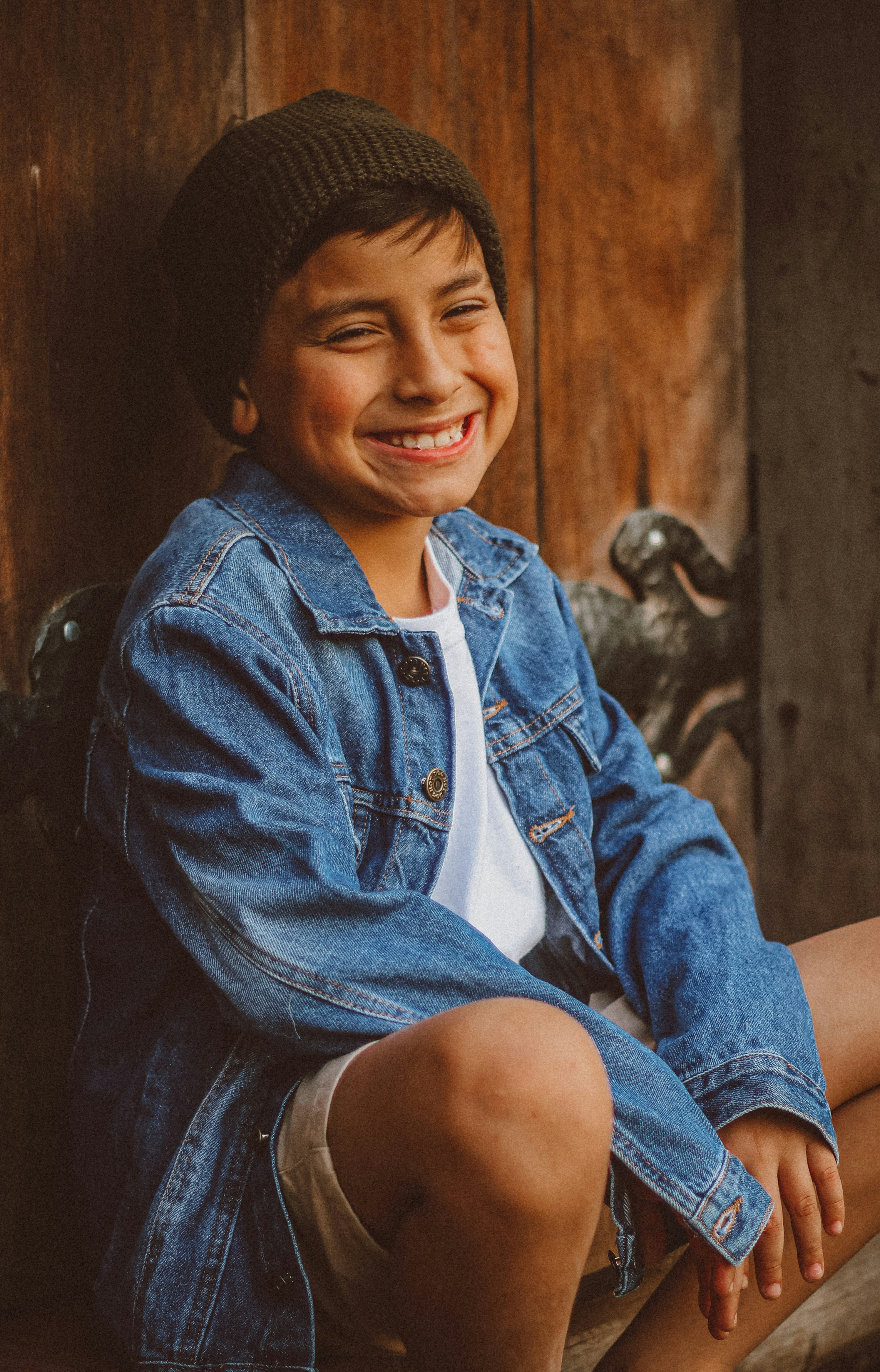 Une personne souriante et portant un chapeau photo – Photo Humain ...