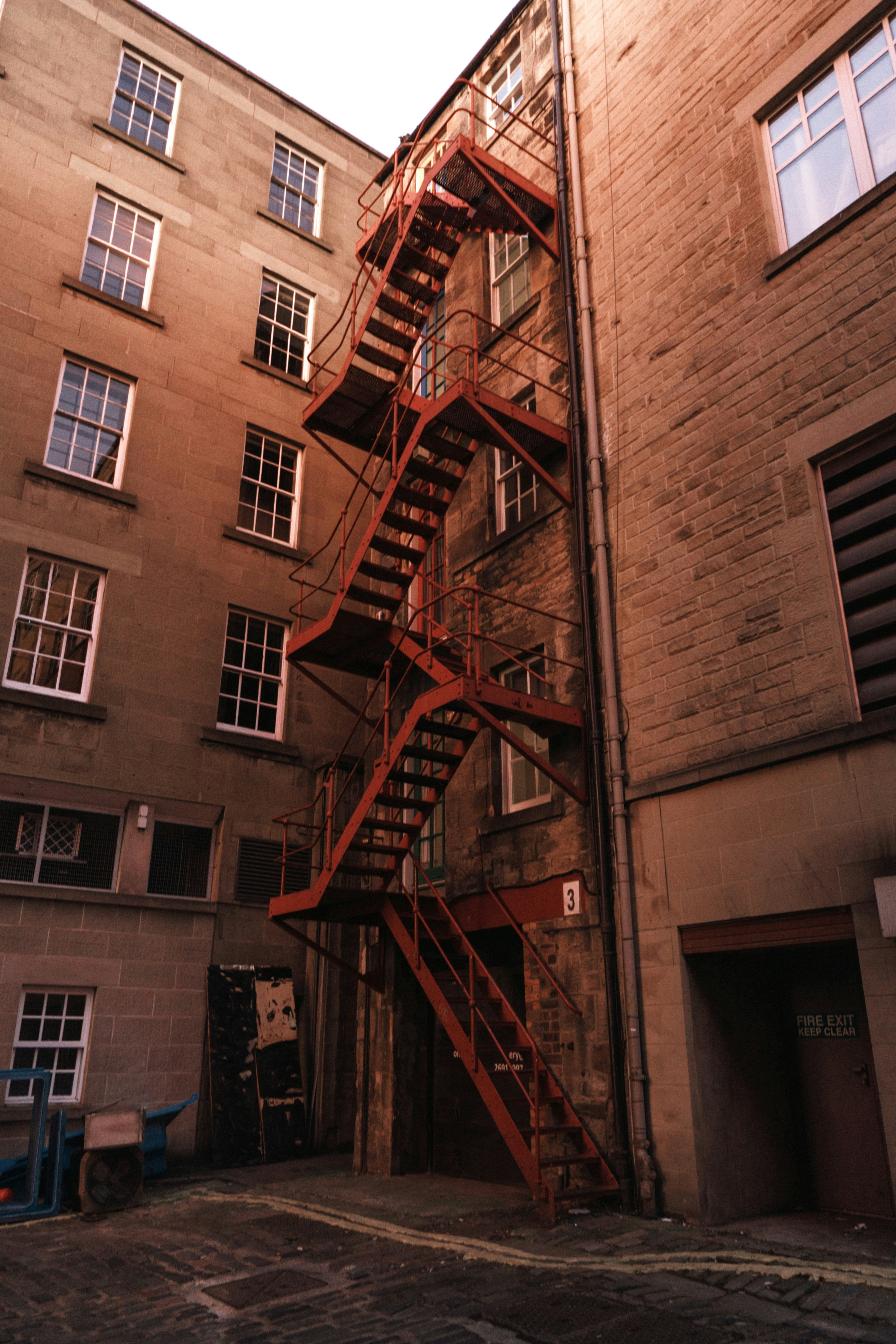 A building with a staircase photo – Free Edinburgh Image on Unsplash