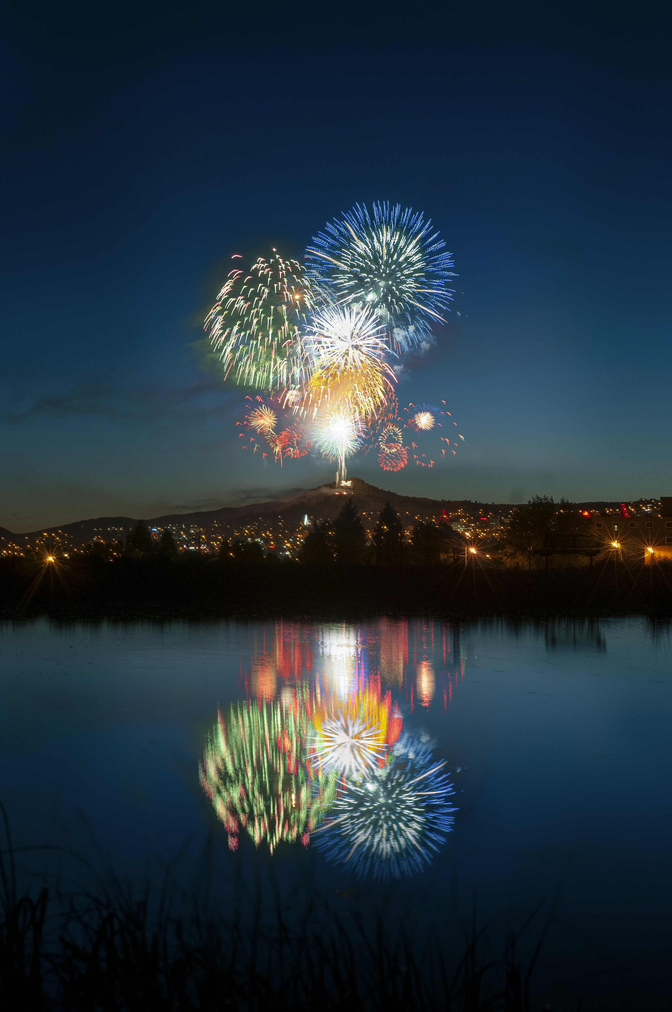 Fire | 100+ best free fire, firework, light, and spark photos on Unsplash