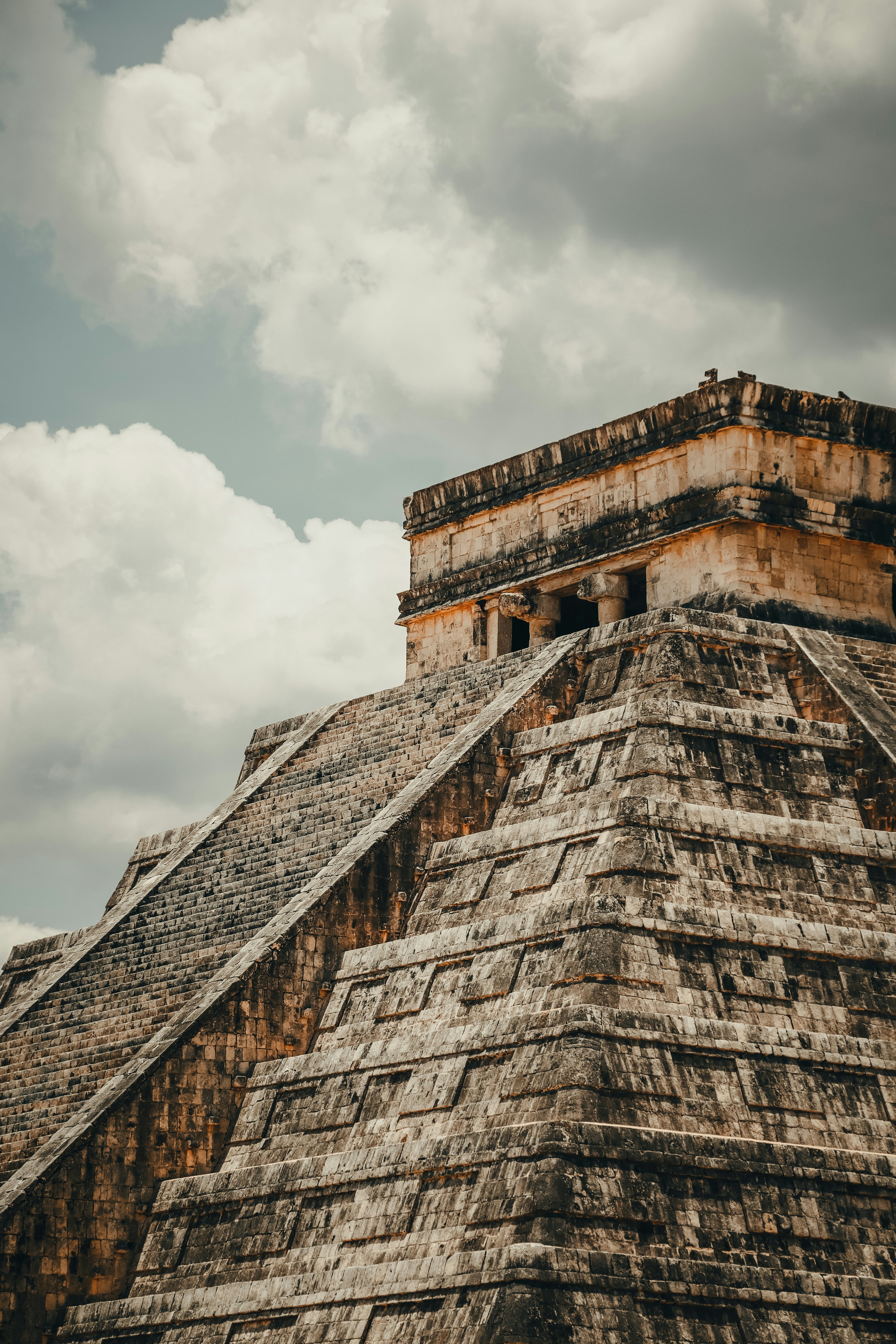 A tall stone building photo – Free Image on Unsplash