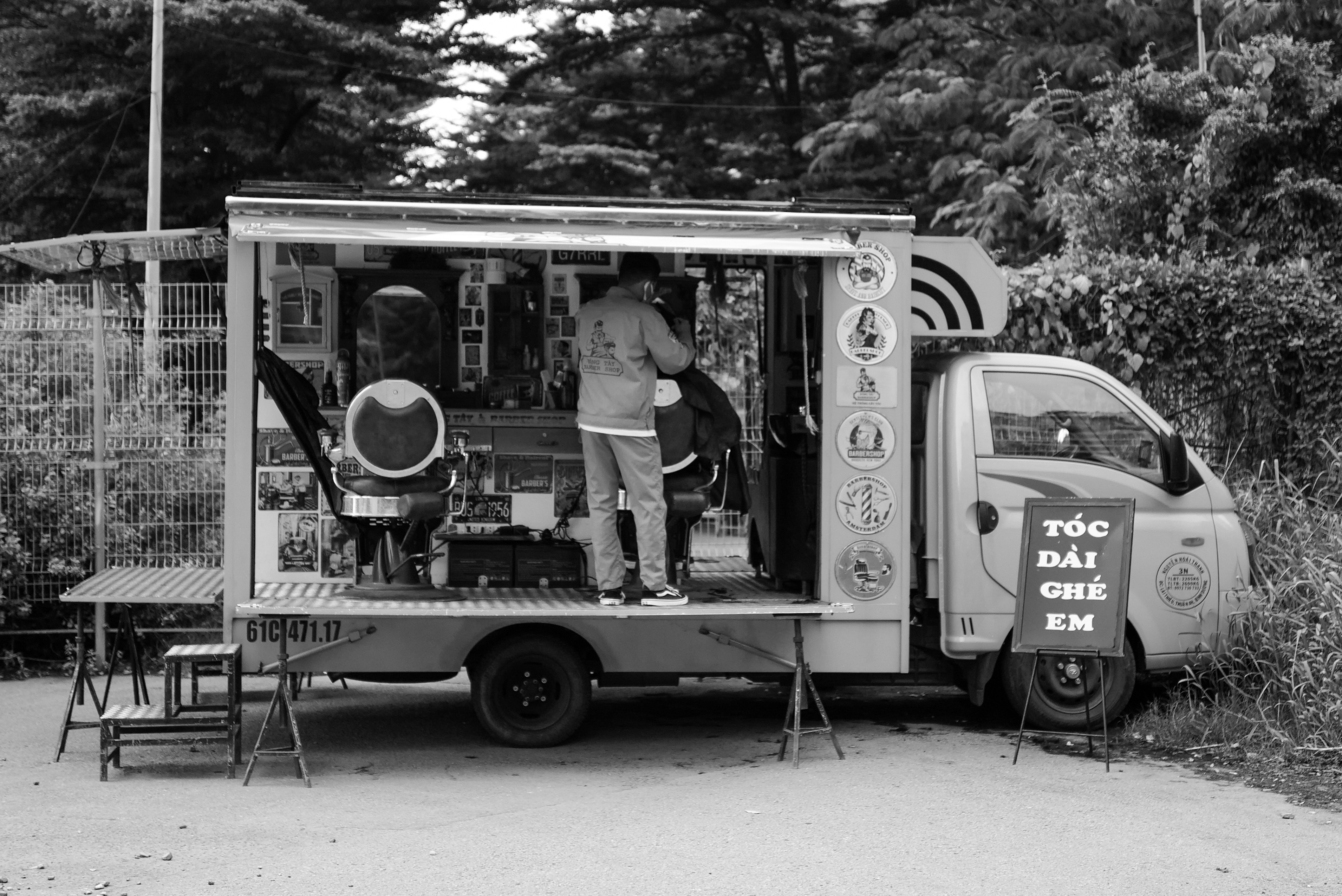 Food Truck Focus: A Quiet Service Window Amidst Nature