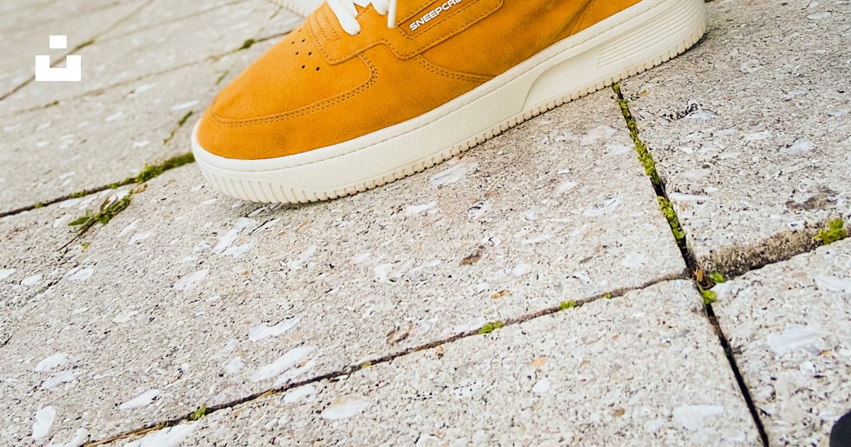 Foto Los Pies De Una Persona En Un Zapato Imagen Calzado Gratis En
