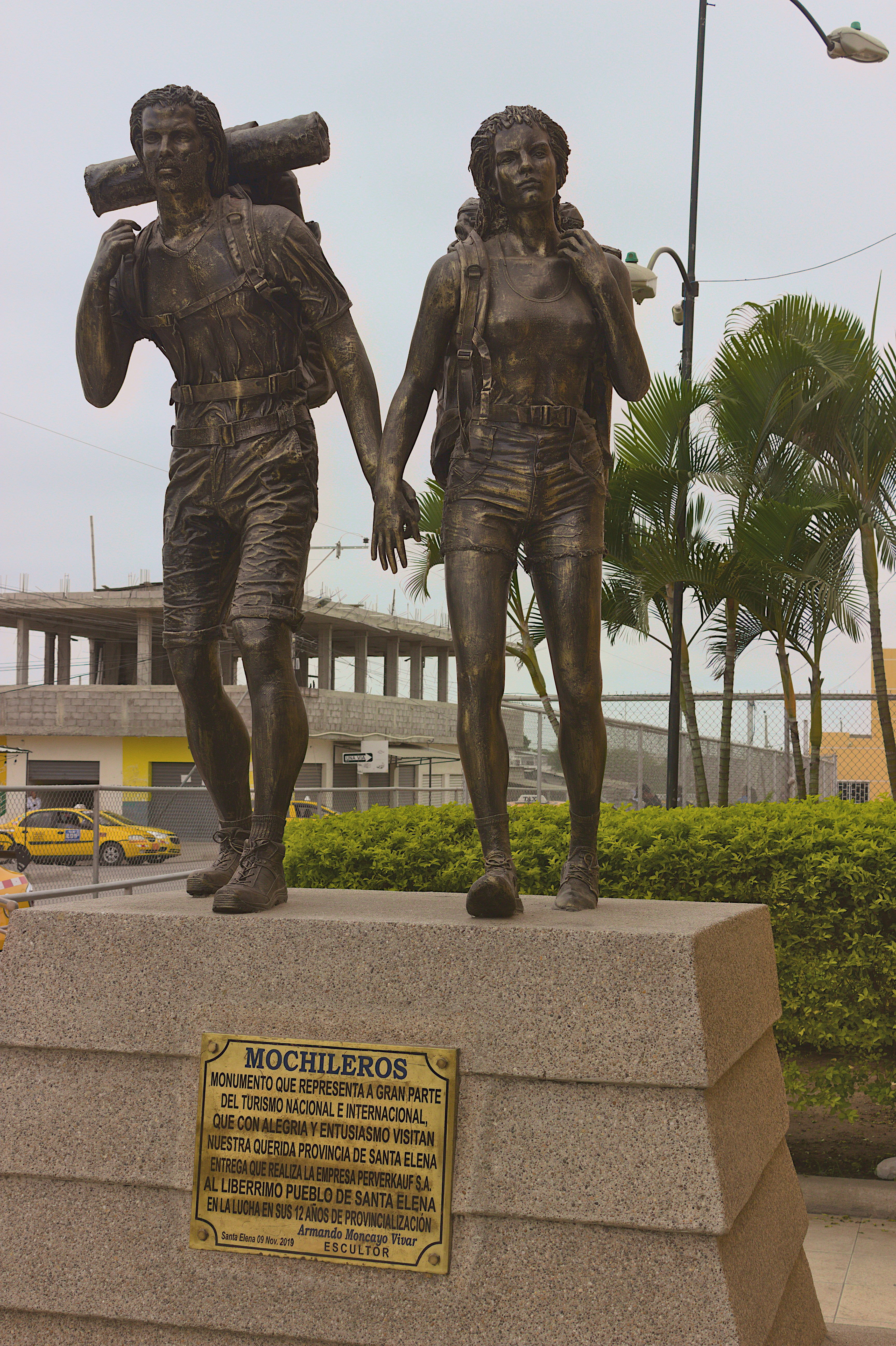 A statue of two men photo – Free Santa elena Image on Unsplash