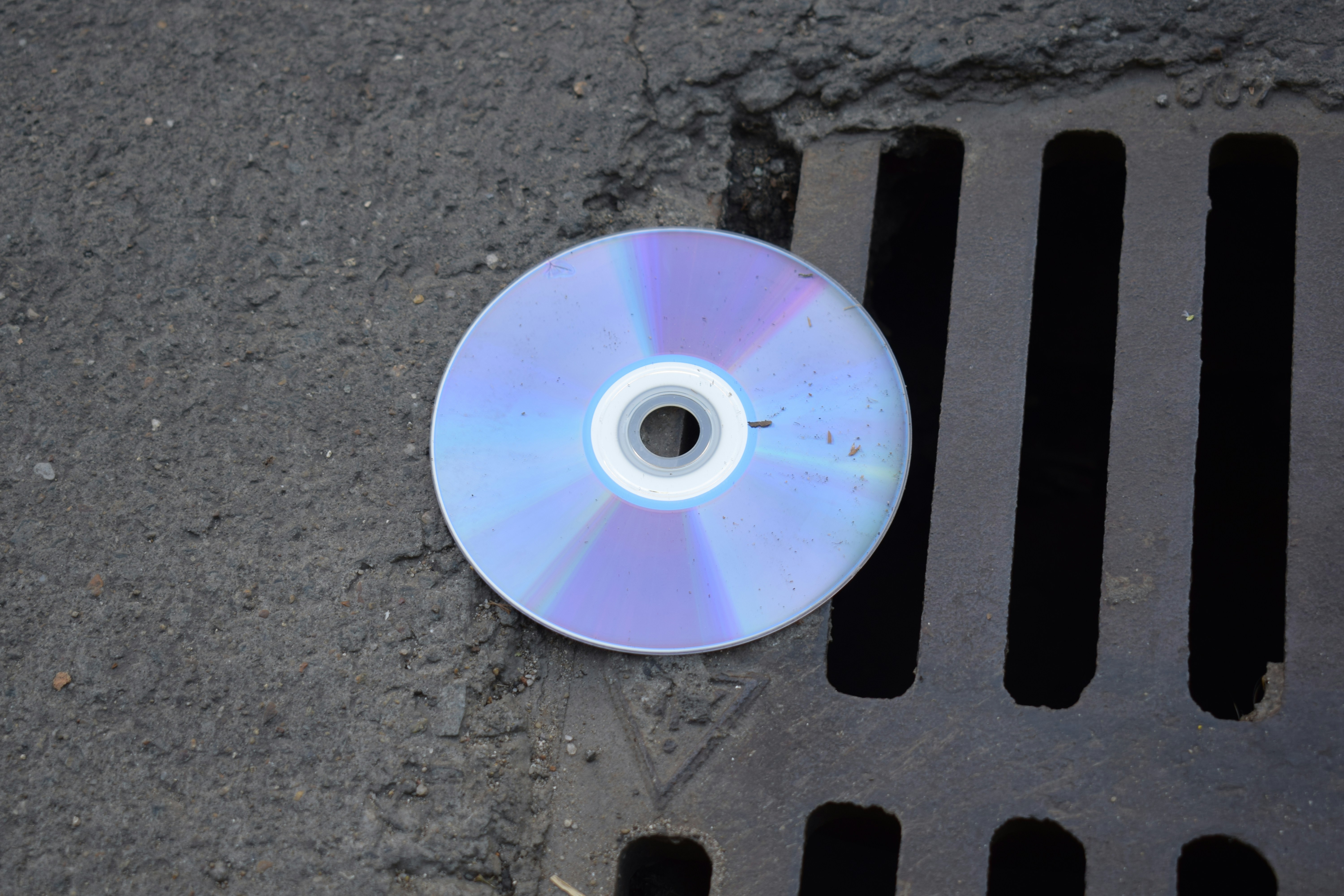 A purple disc on a road photo – Free Blue Image on Unsplash