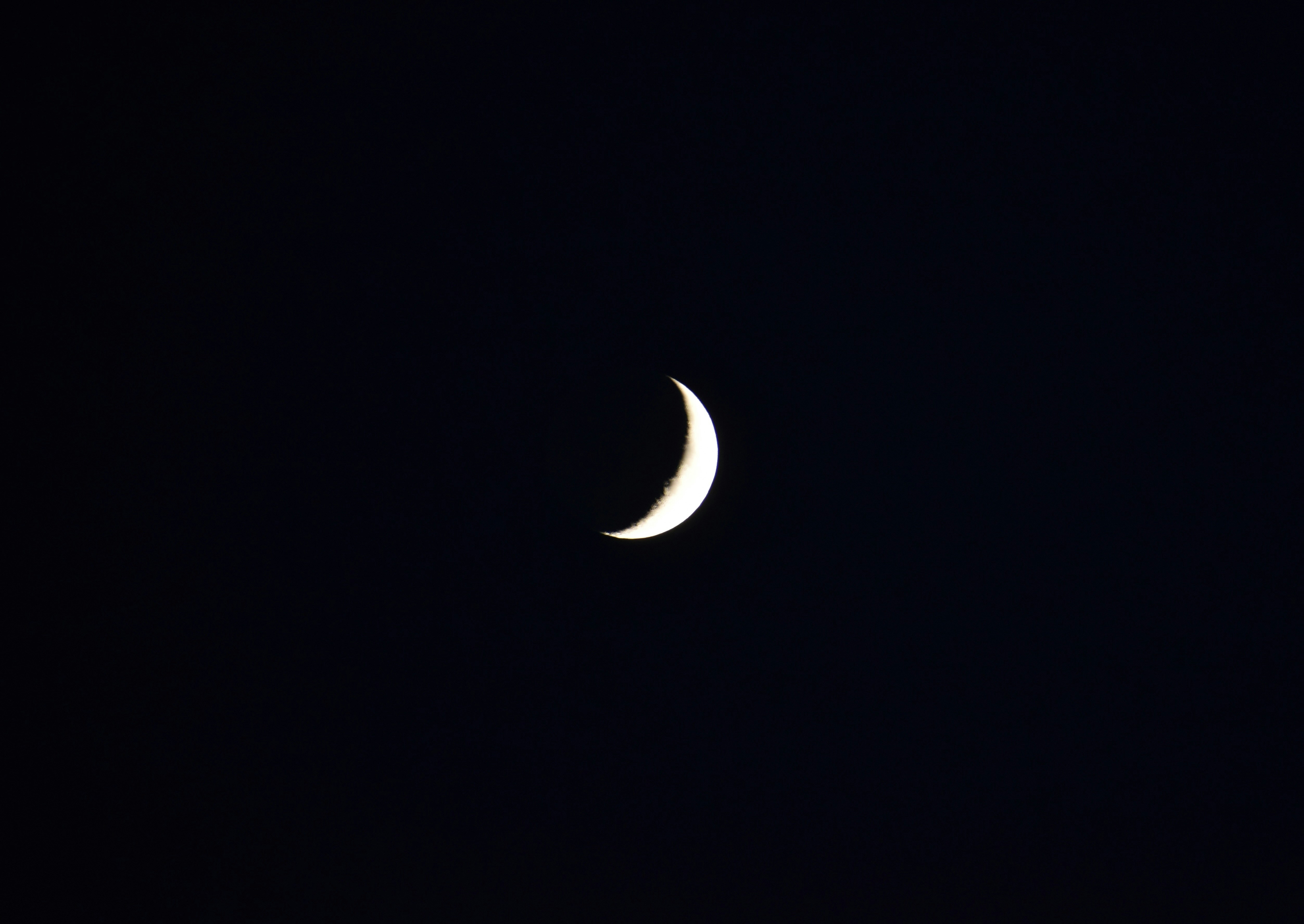 A crescent moon in a black sky photo – Free Nature Image on Unsplash