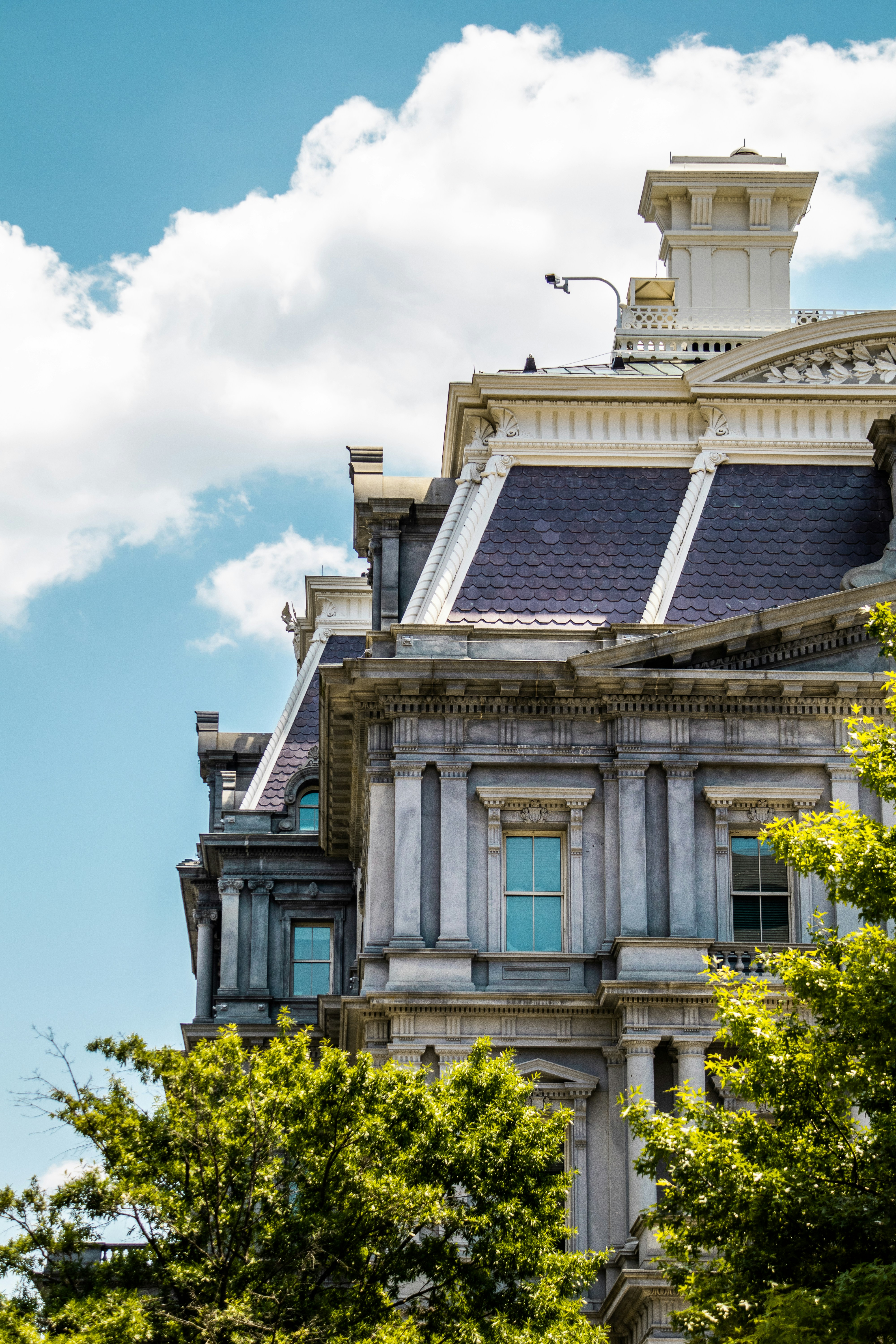 Foto Un edificio con una torre – Imagen Washington DC gratis en Unsplash