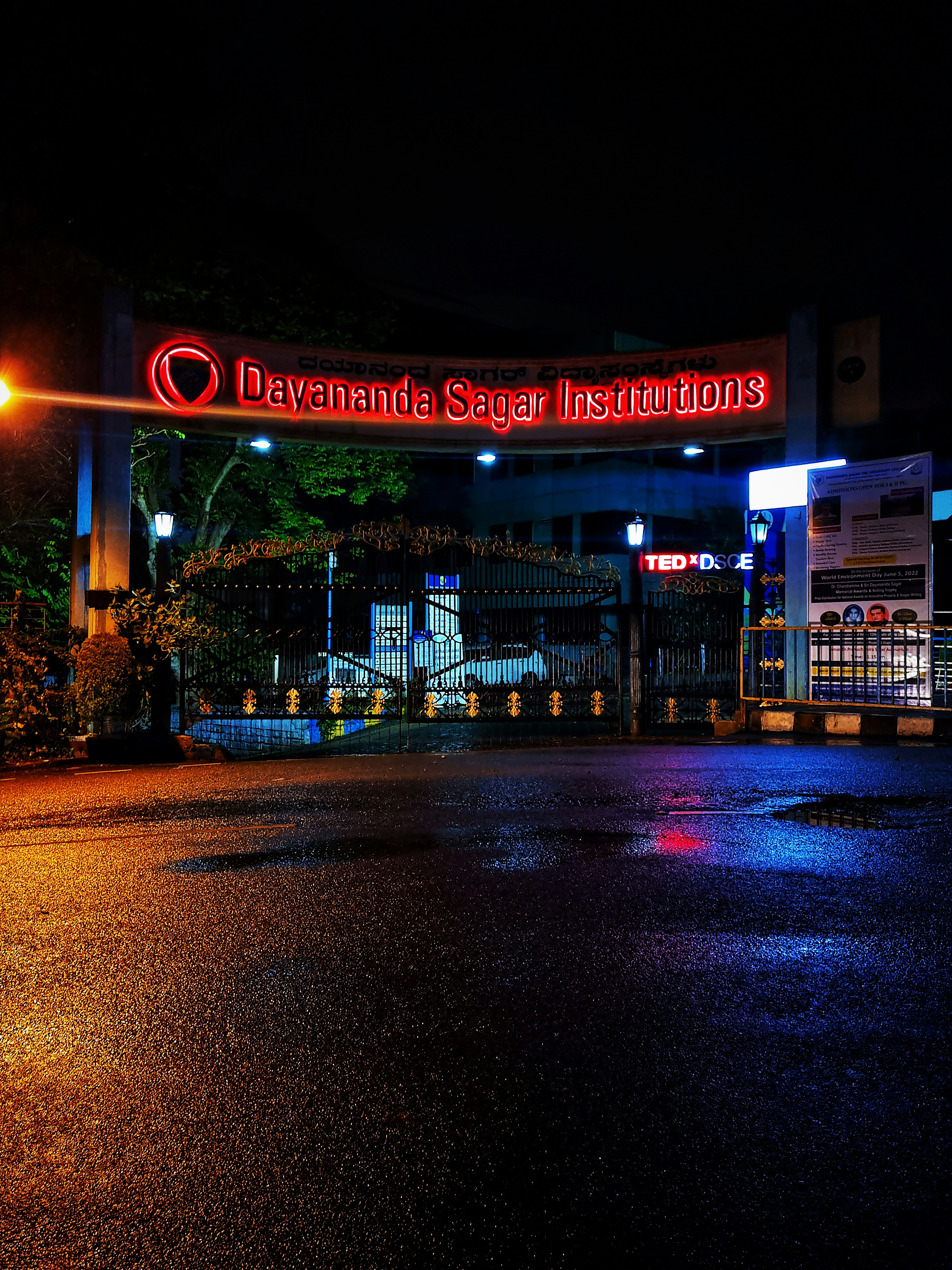 A building with a sign on it photo – Free Tarmac Image on Unsplash