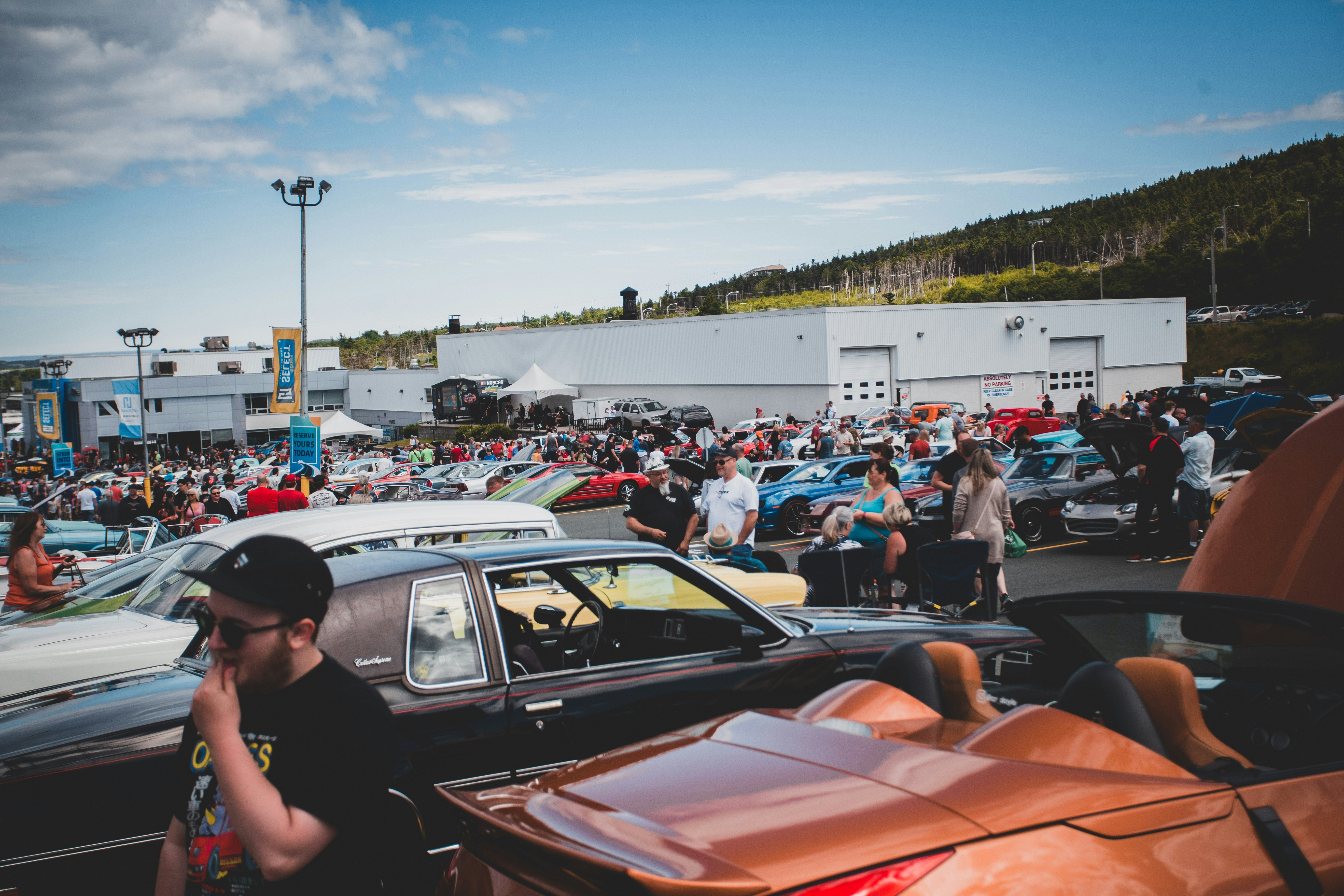 A large crowd of people at a car show photo – Free Car Image on Unsplash