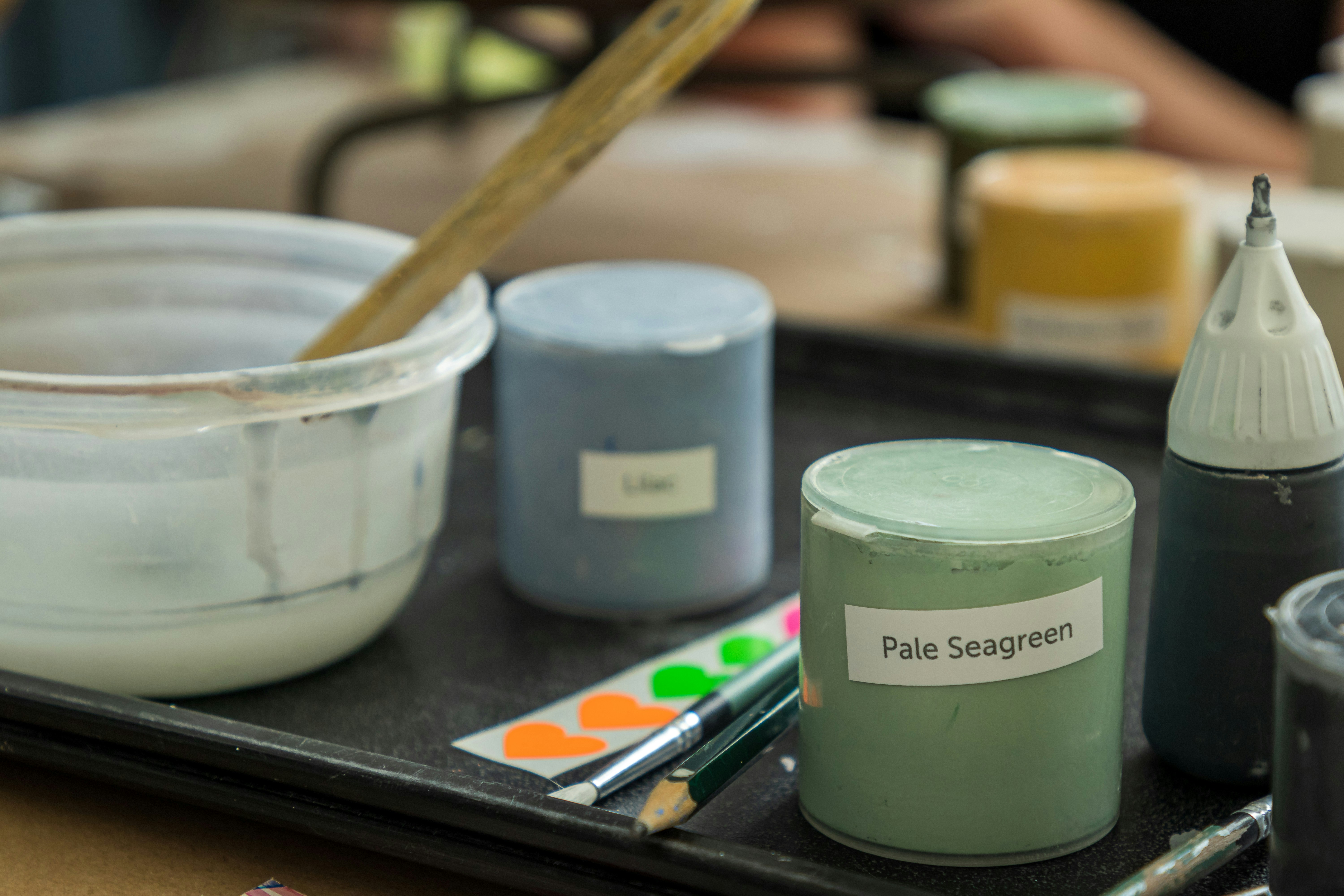 A table with a few objects on it photo – Free Bowl Image on Unsplash