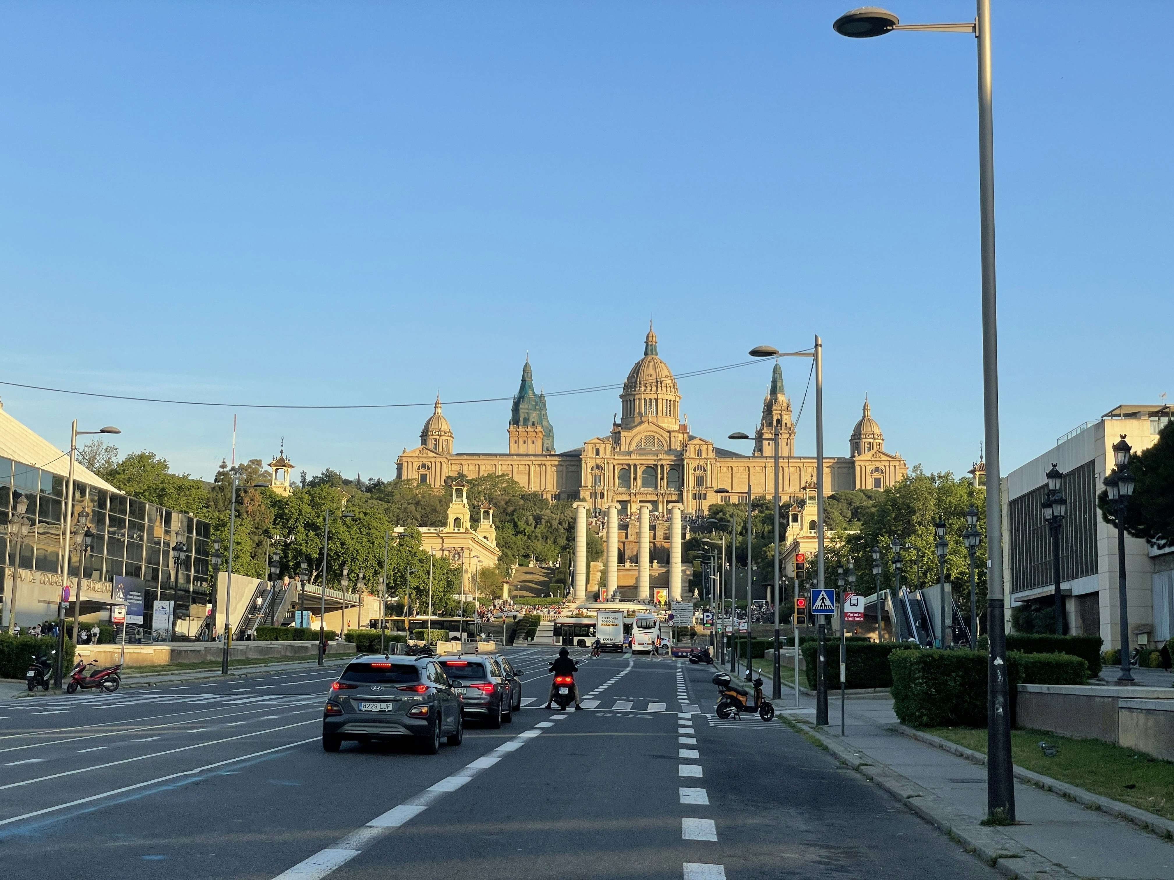 View of Avinguda de la Reina Maria Cristina along Plaça de les Cascades