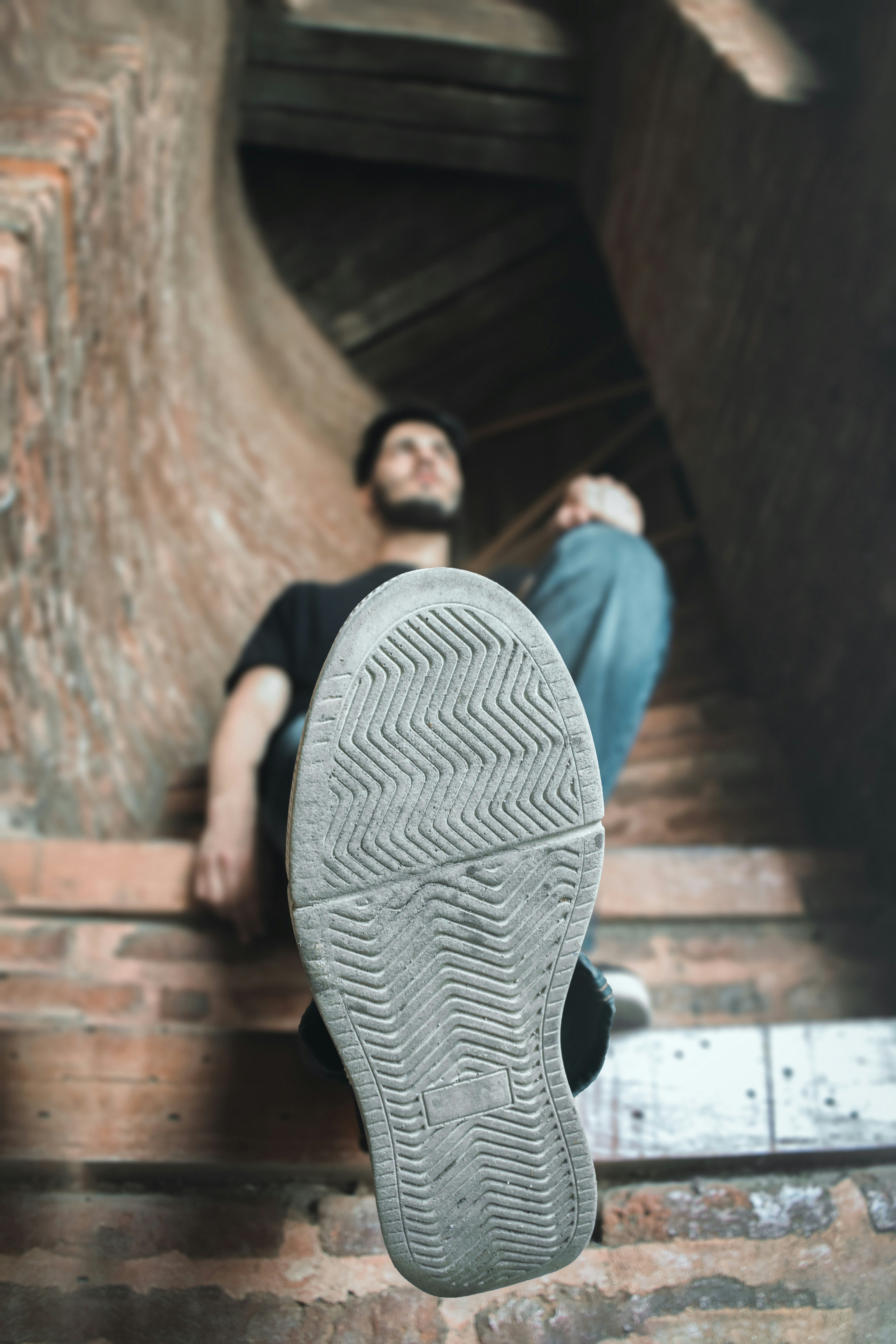 A person carrying a large bag photo – Free Iran Image on Unsplash