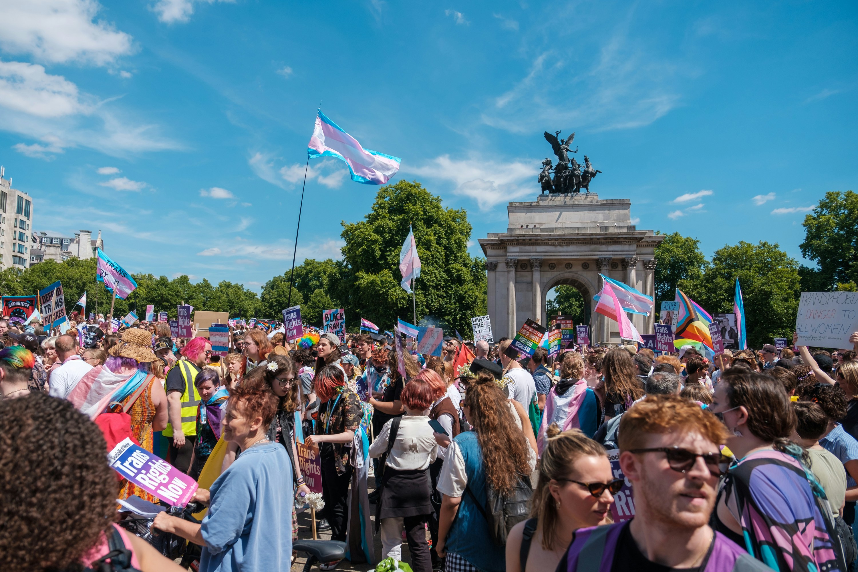 A crowd of people outside photo – Free London Image on Unsplash