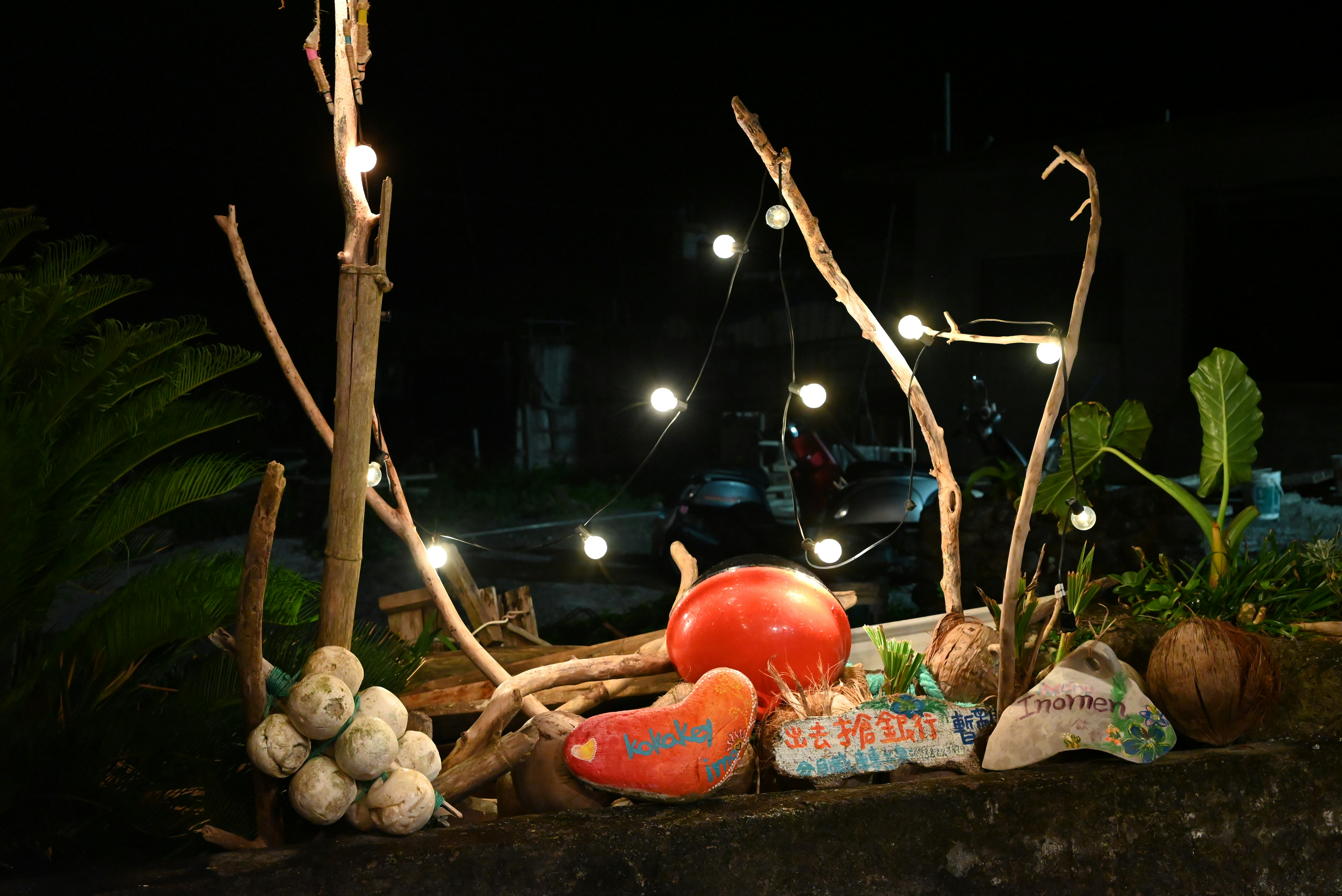 A group of objects outside photo – Free Lanyu township Image on Unsplash