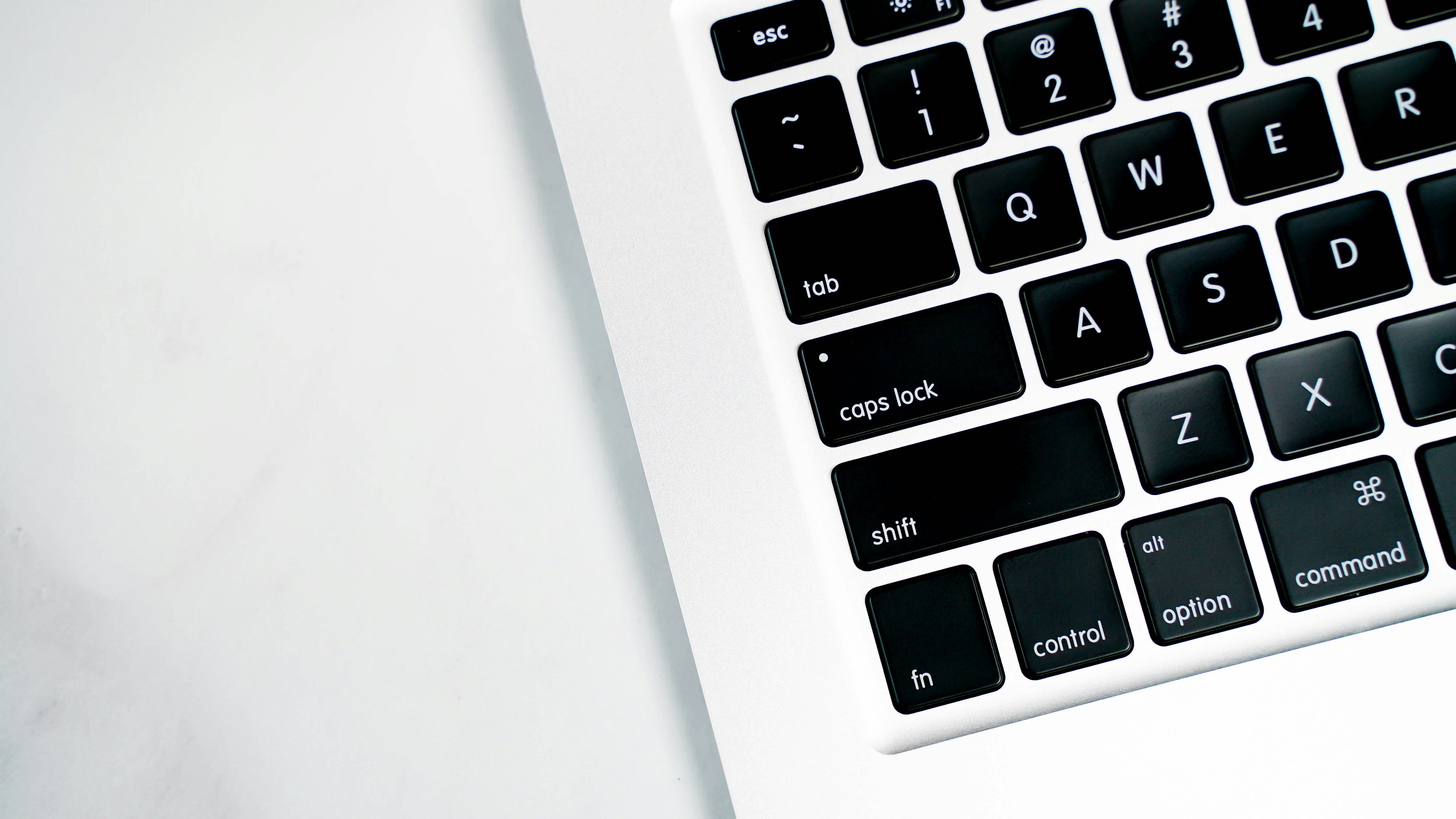 A black keyboard with white keys photo – Free Keyboard Image on Unsplash