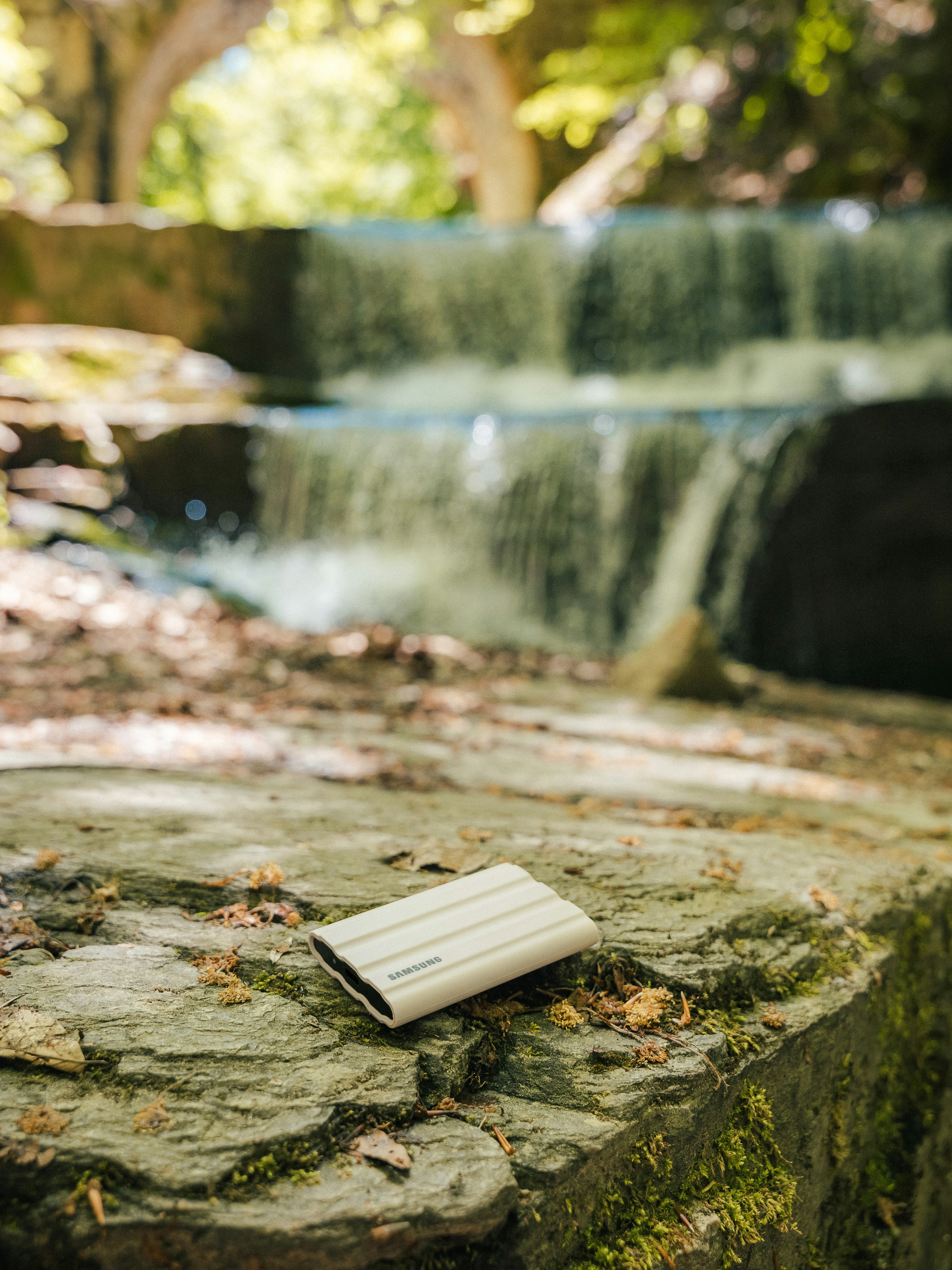 A cigarette on a log photo – Free Brown Image on Unsplash
