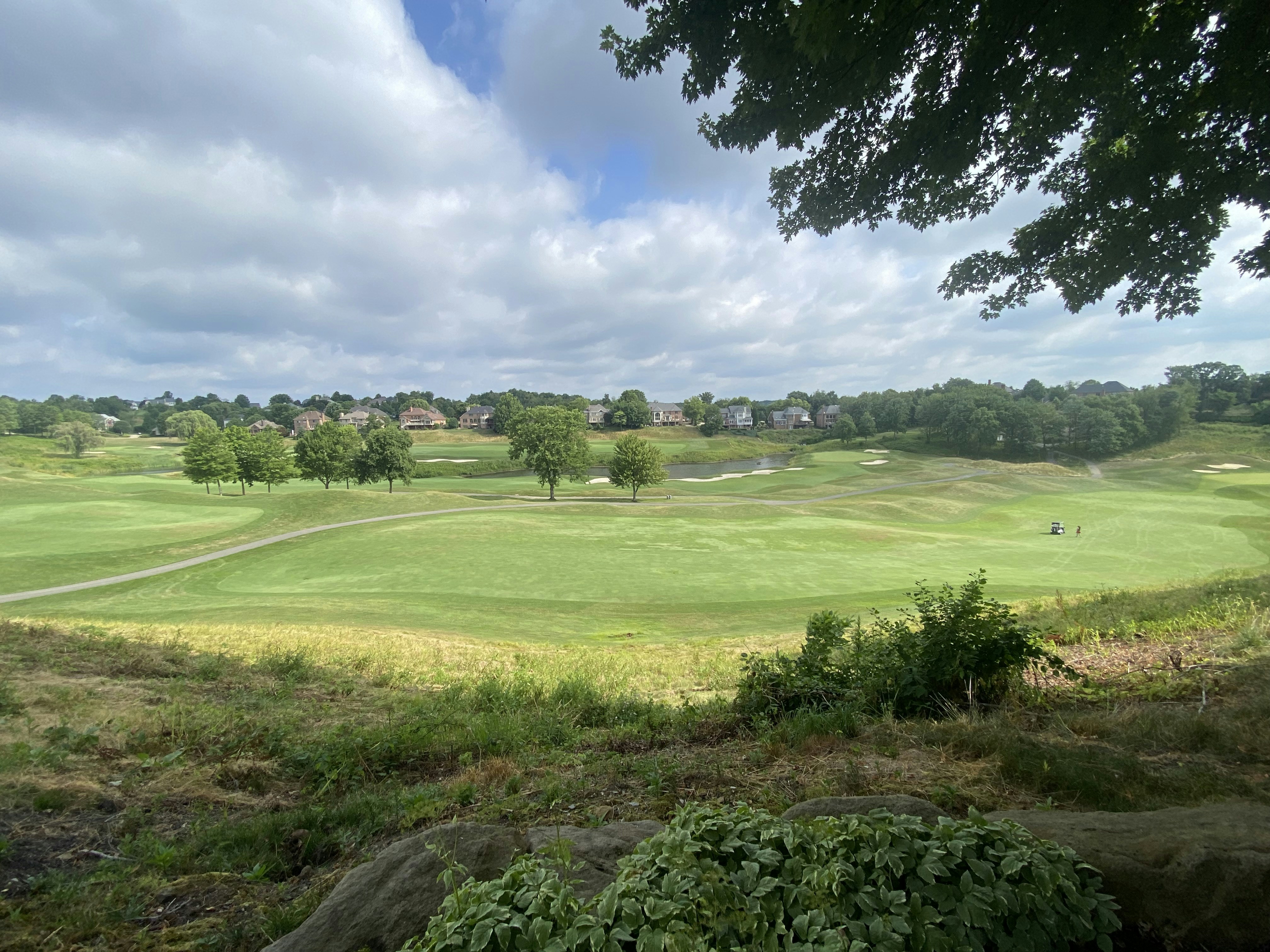 A large green field photo – Free Diamond run golf club Image on Unsplash