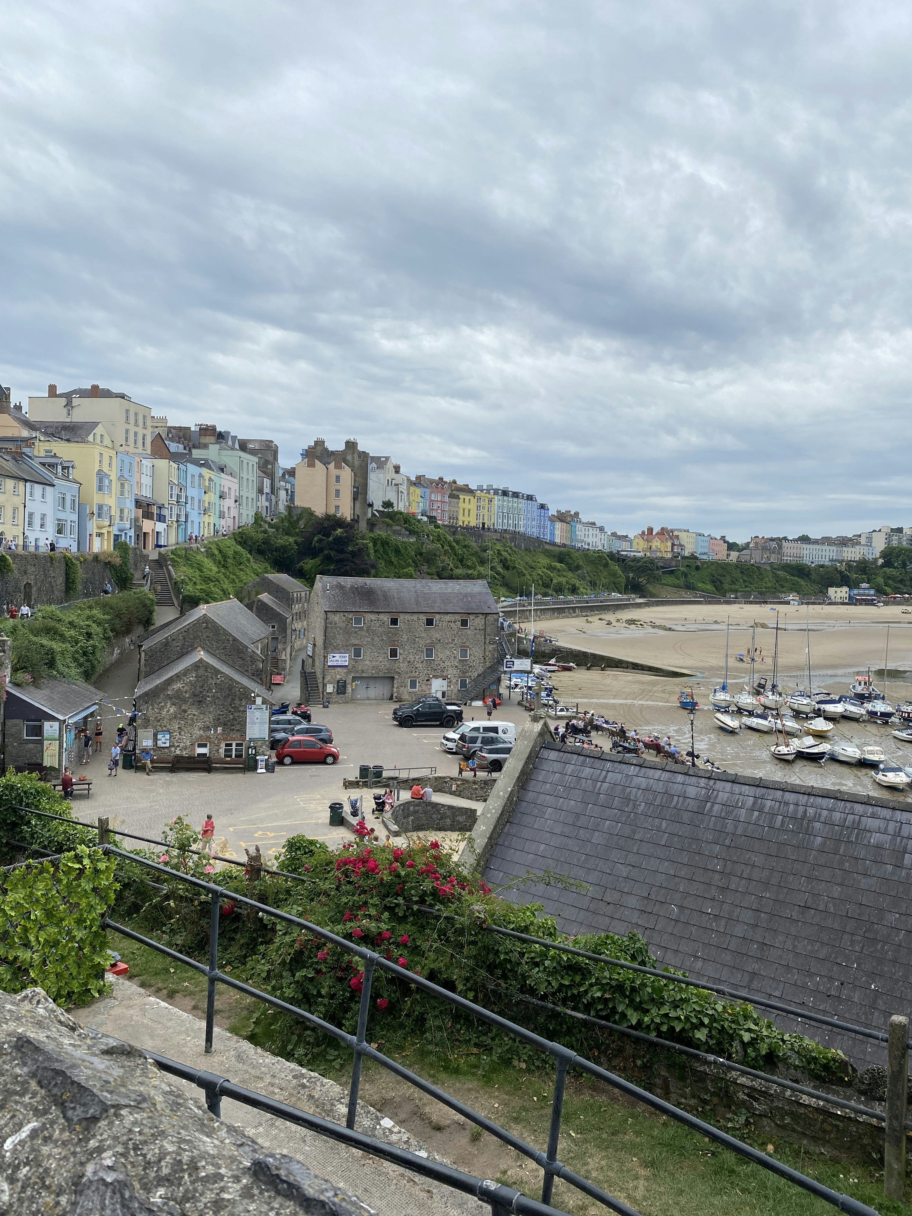 A city with a parking lot photo – Free Tenby Image on Unsplash