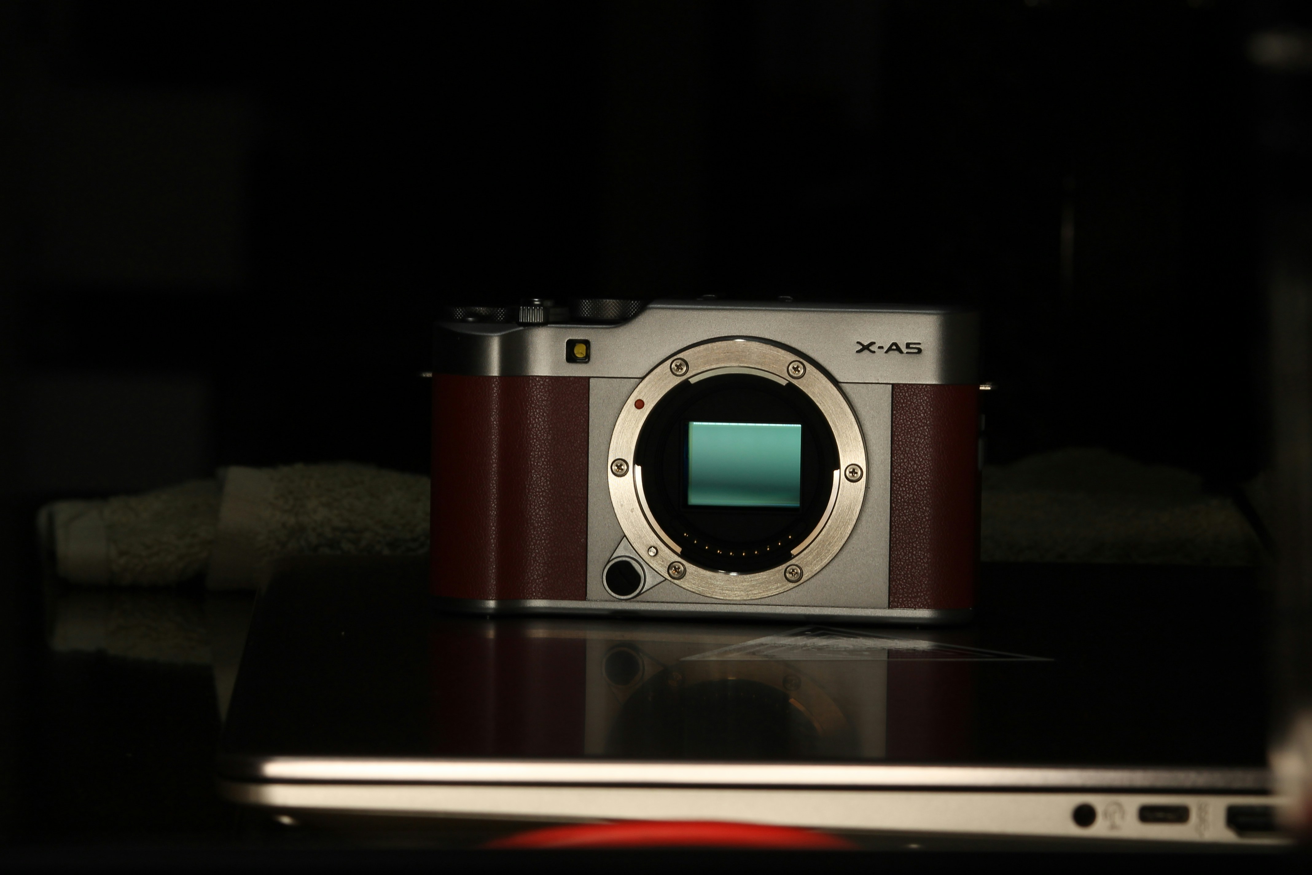 A camera on a table photo – Free Camera without lens Image on Unsplash