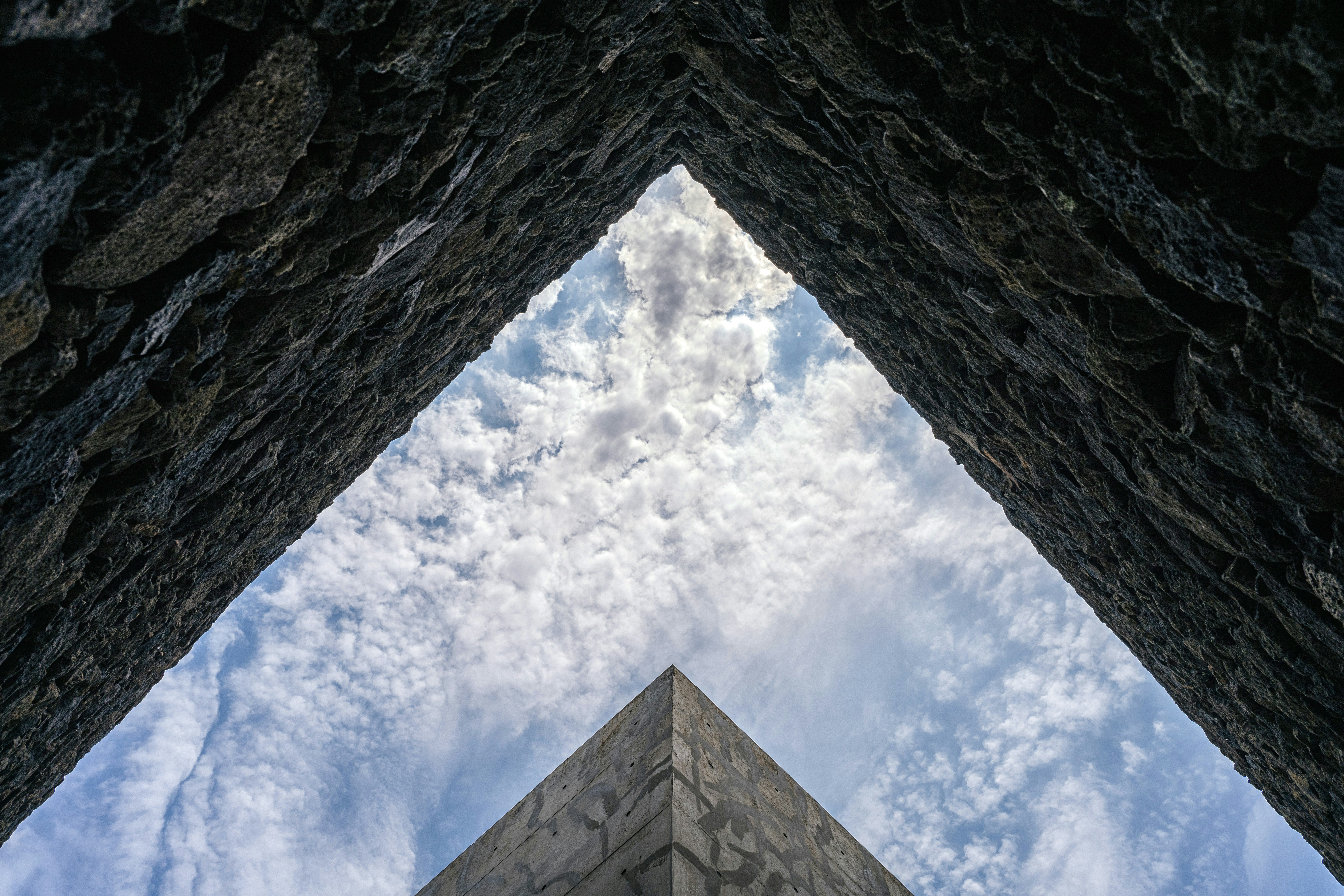 Une structure en pierre dans une grotte photo – Image gratuite de ...