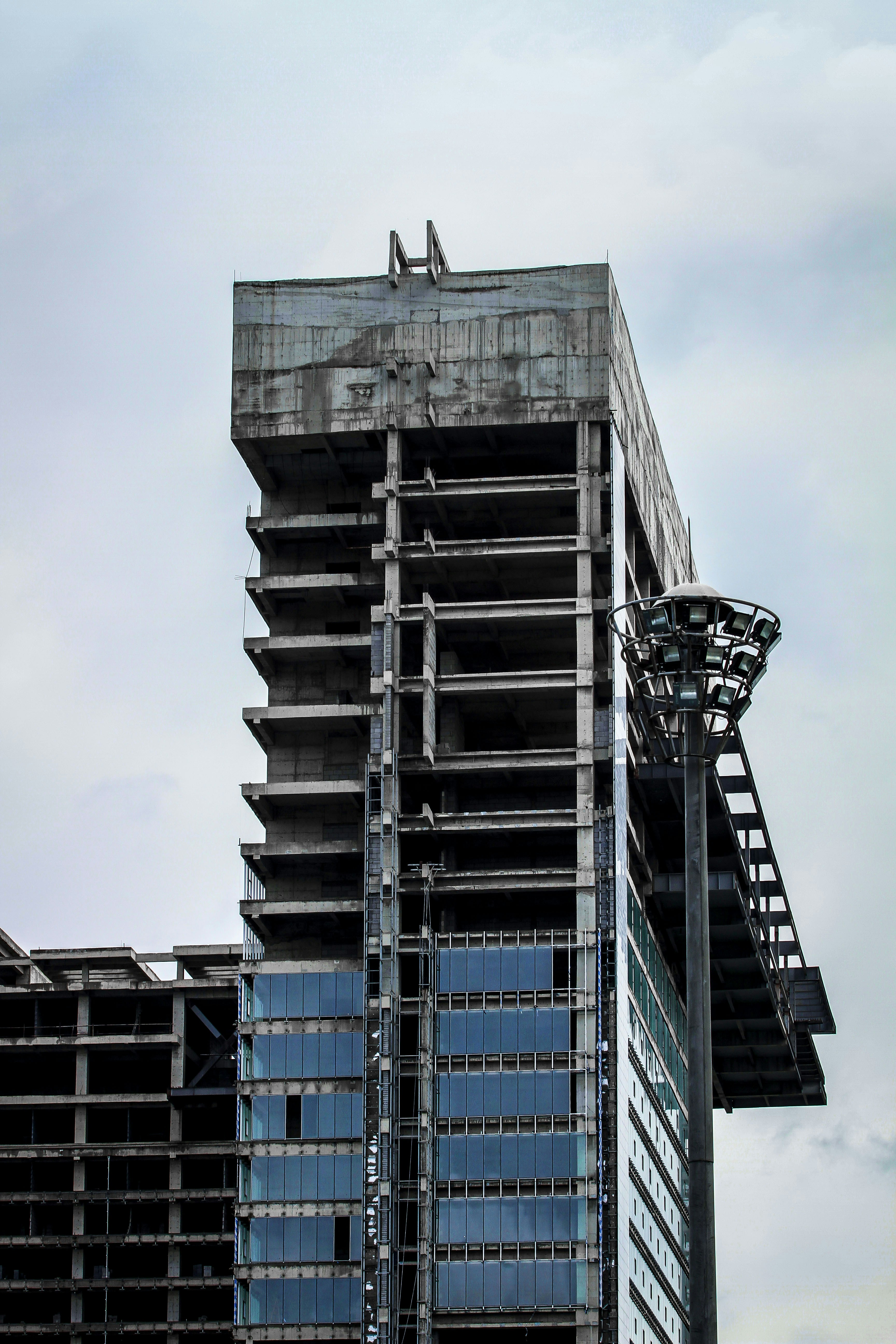 A tall building with a tower photo – Free Liaoning Image on Unsplash