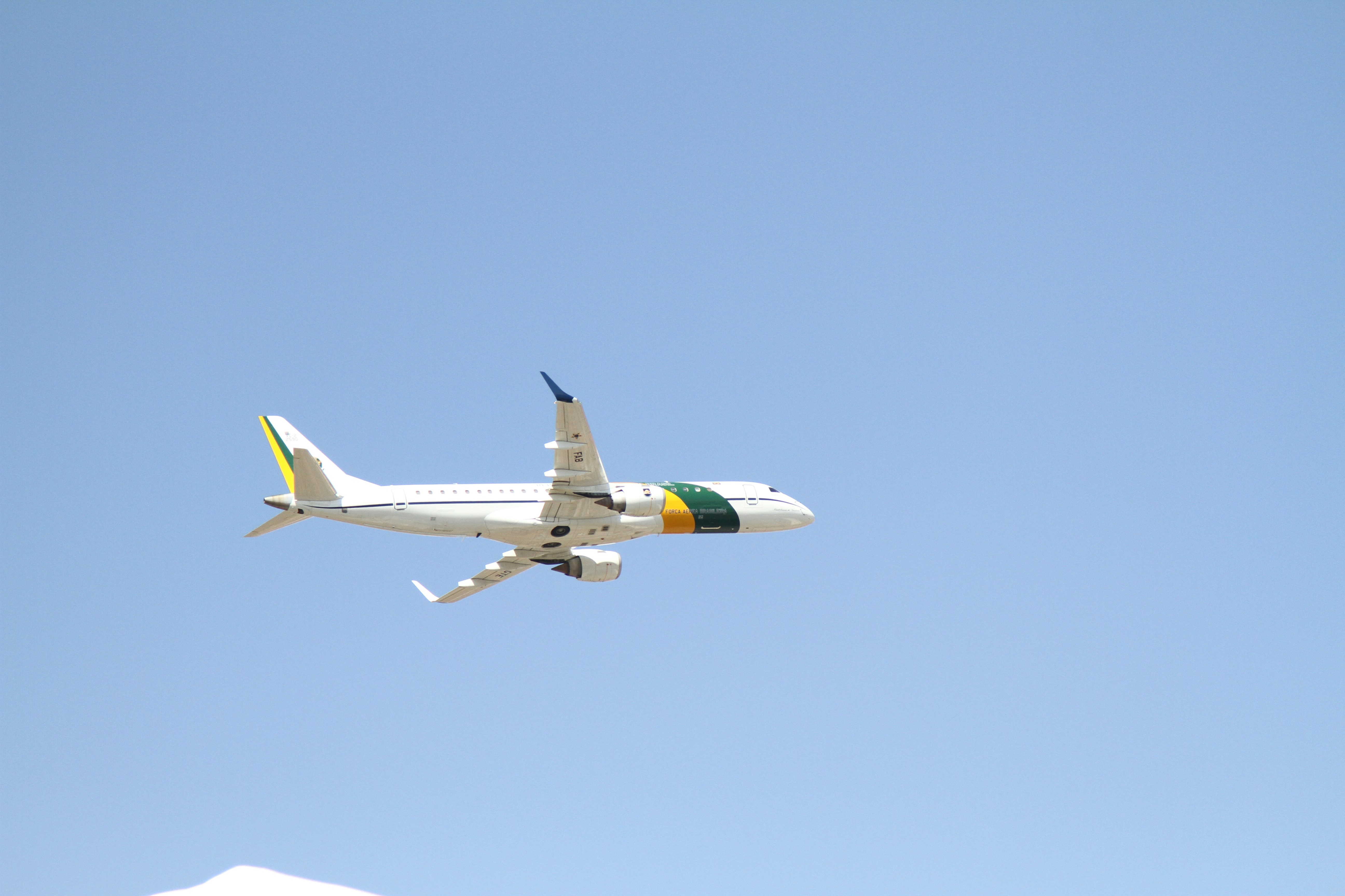 A large airplane flying in the sky photo – Free Brasilia - federal ...