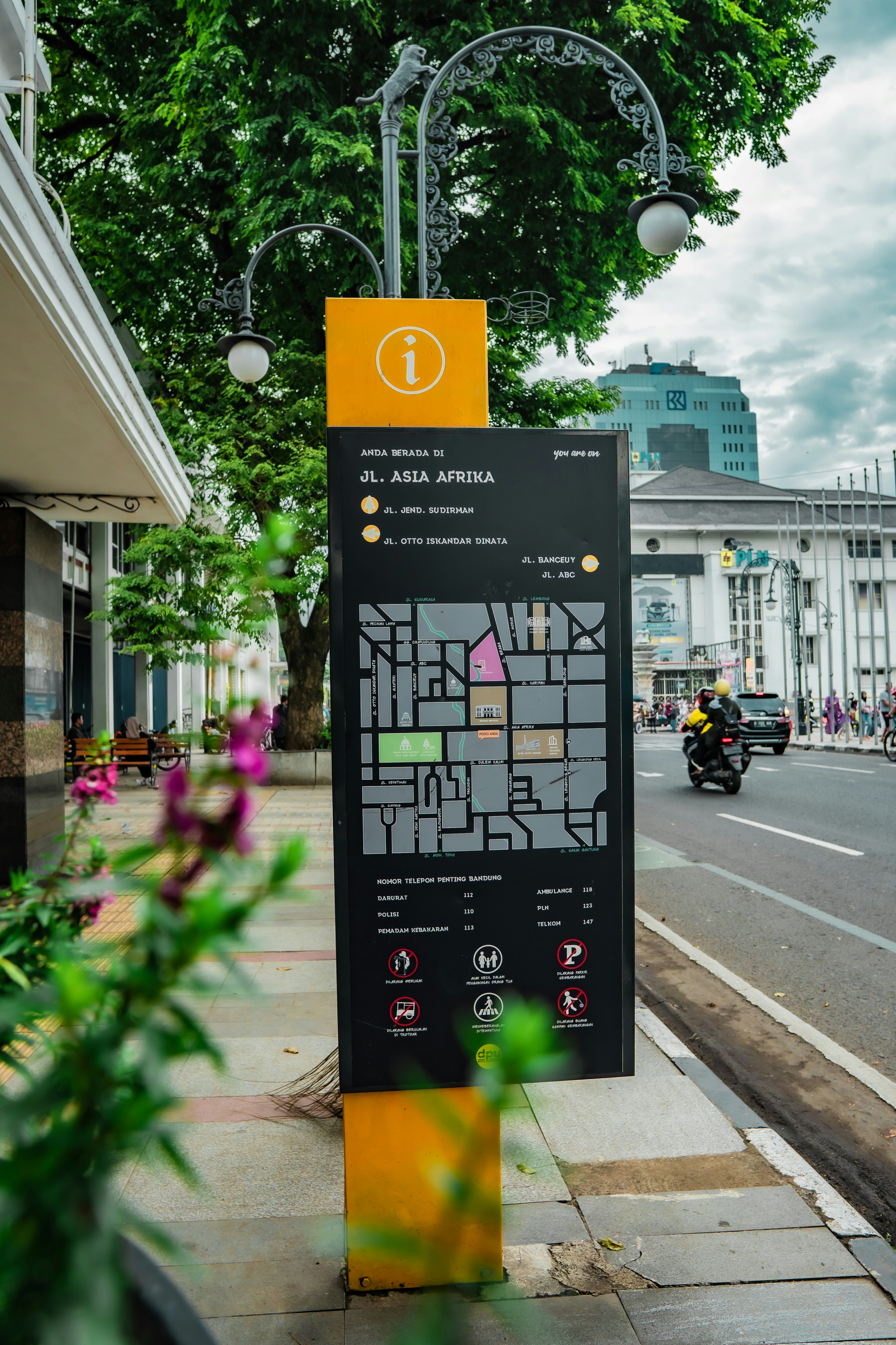 Yellow Information Pane on a Bright City Street