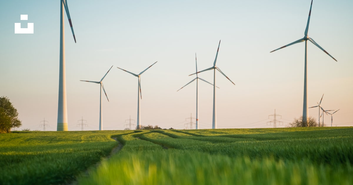 Foto Zum Thema Eine Reihe Von Windkraftanlagen Kostenloses Bild Zu