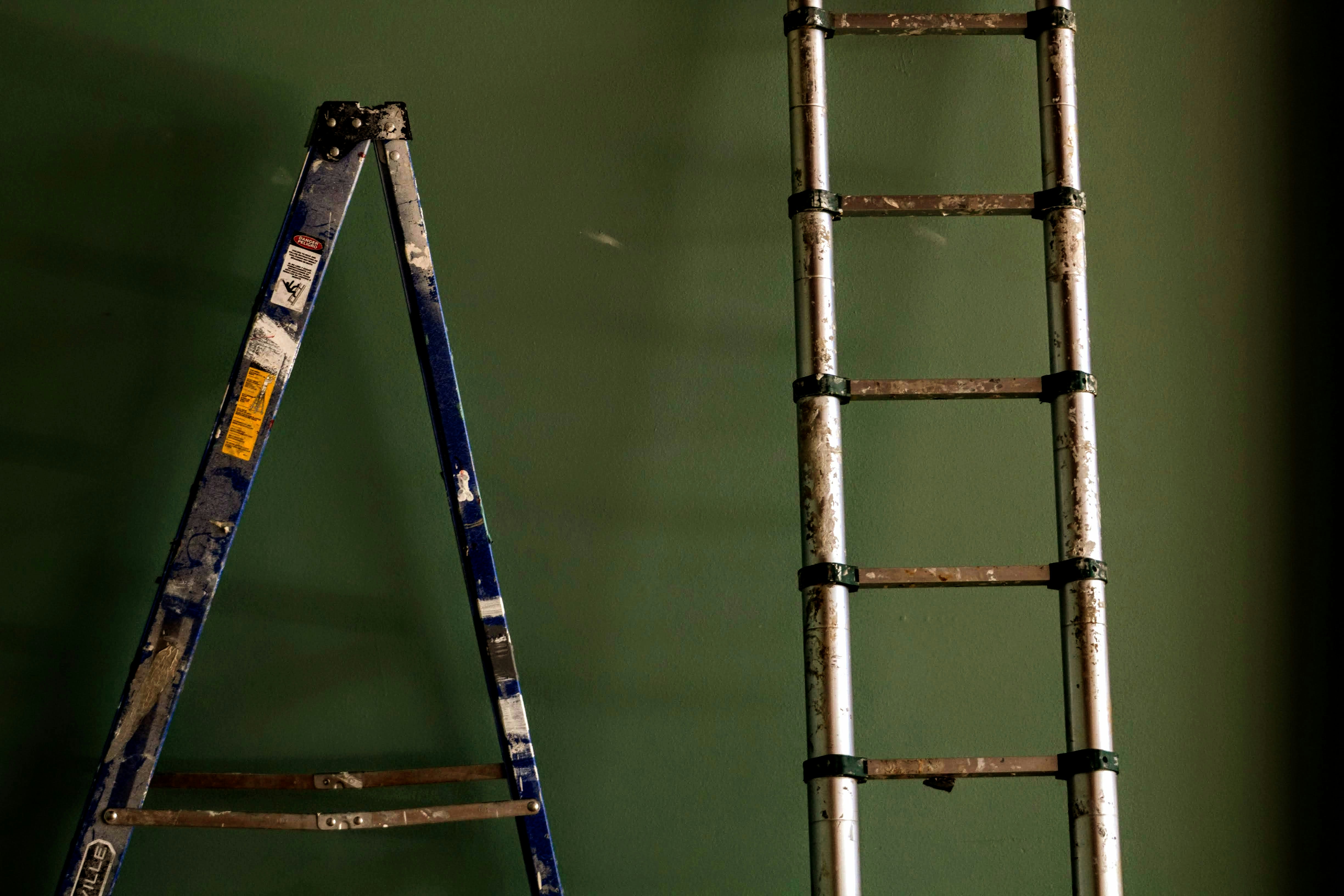 A few metal rods photo – Free Green Image on Unsplash