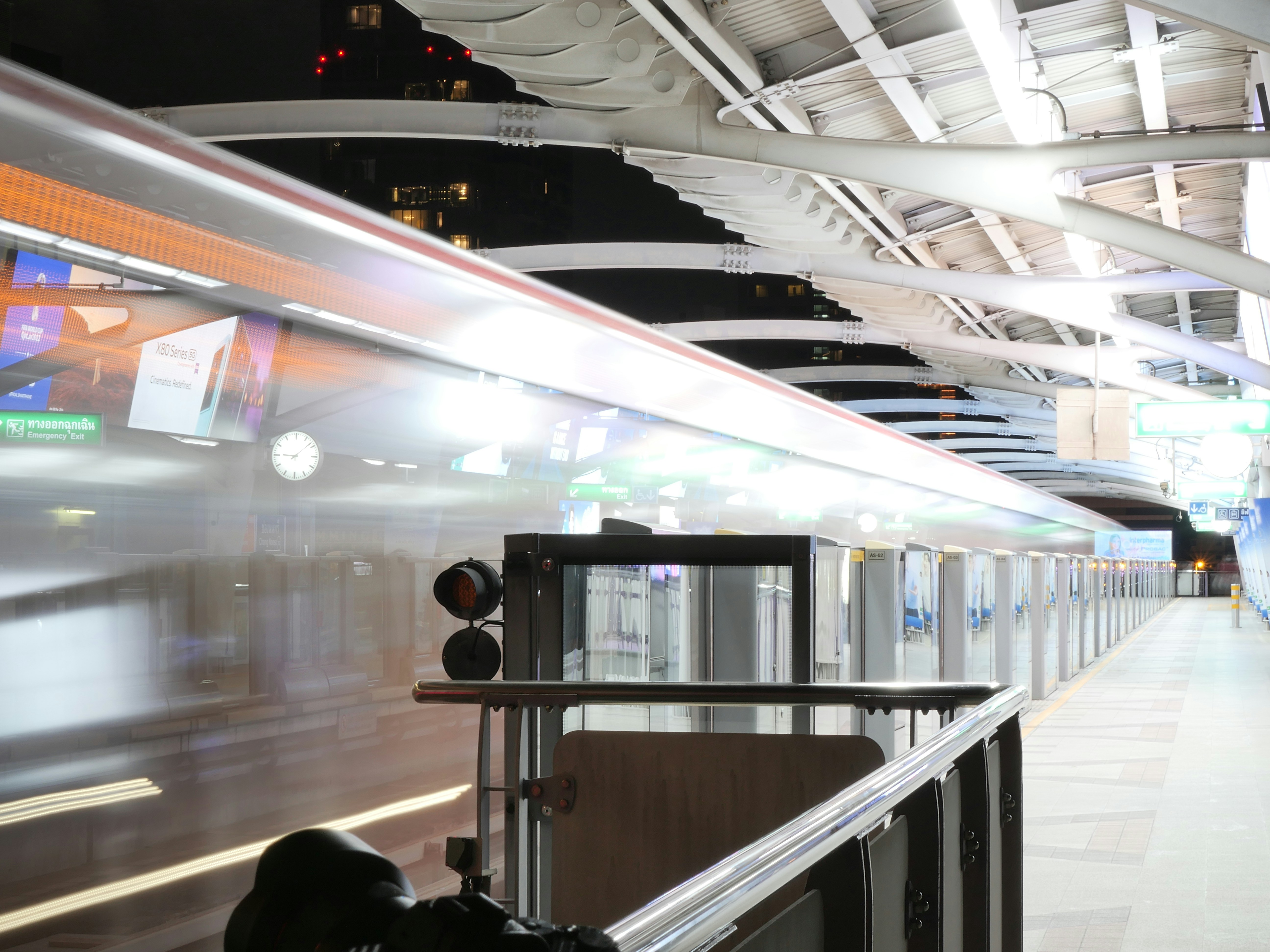 A train station with a railing photo – Free Thailand Image on Unsplash