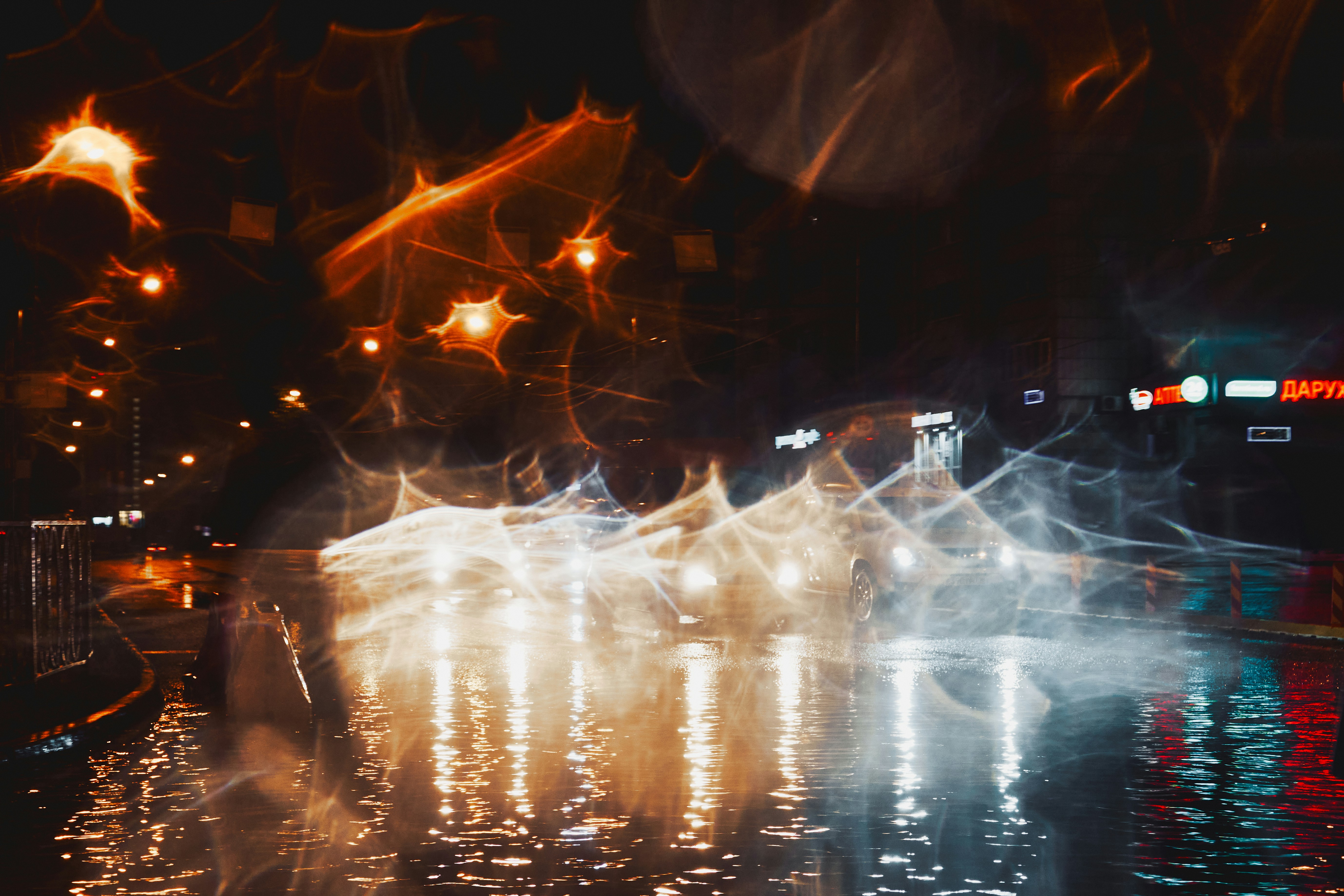A fountain with water shooting up photo – Free Light Image on Unsplash