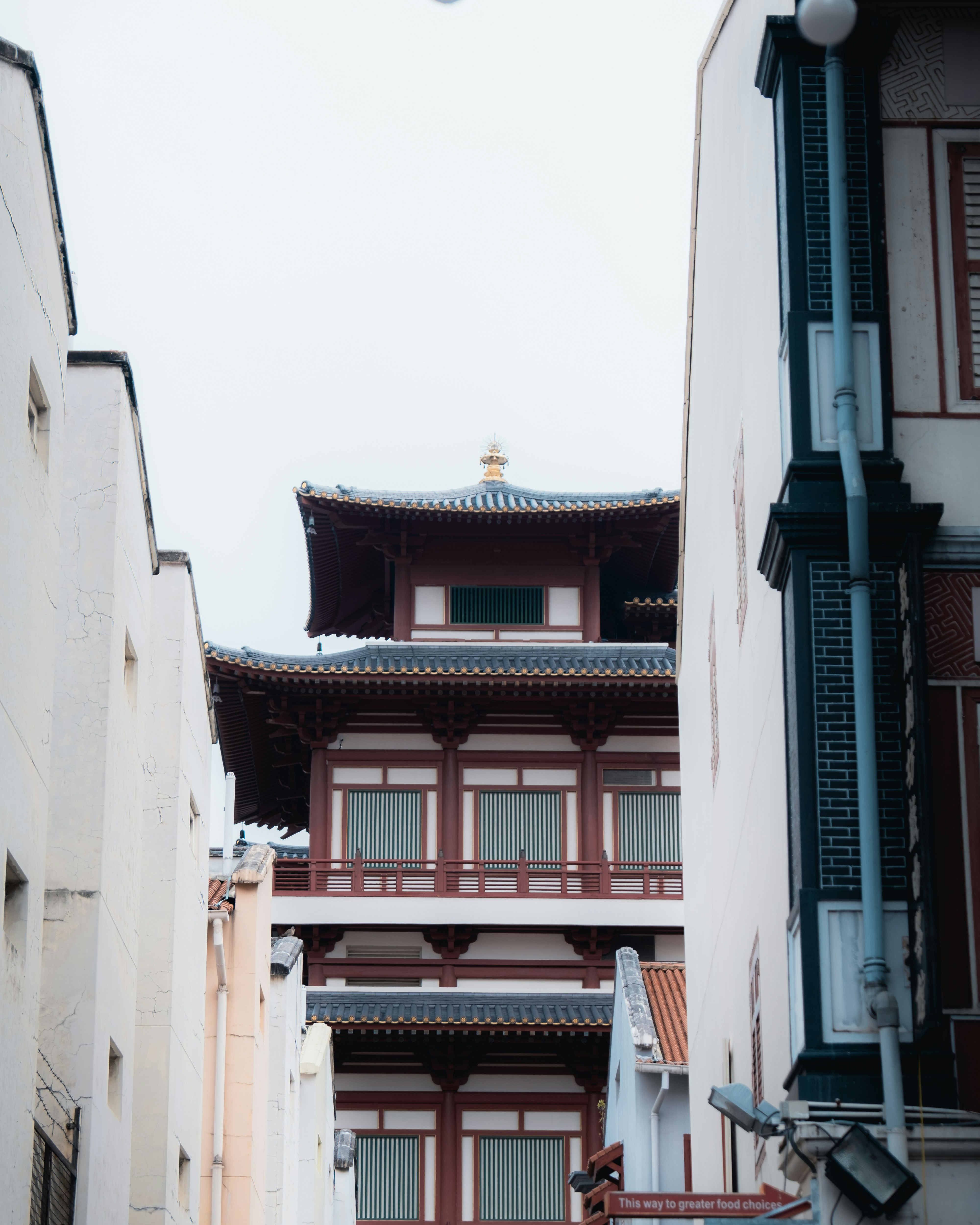 Un bâtiment au toit rouge photo – Image gratuite de Bâtiment sur Unsplash