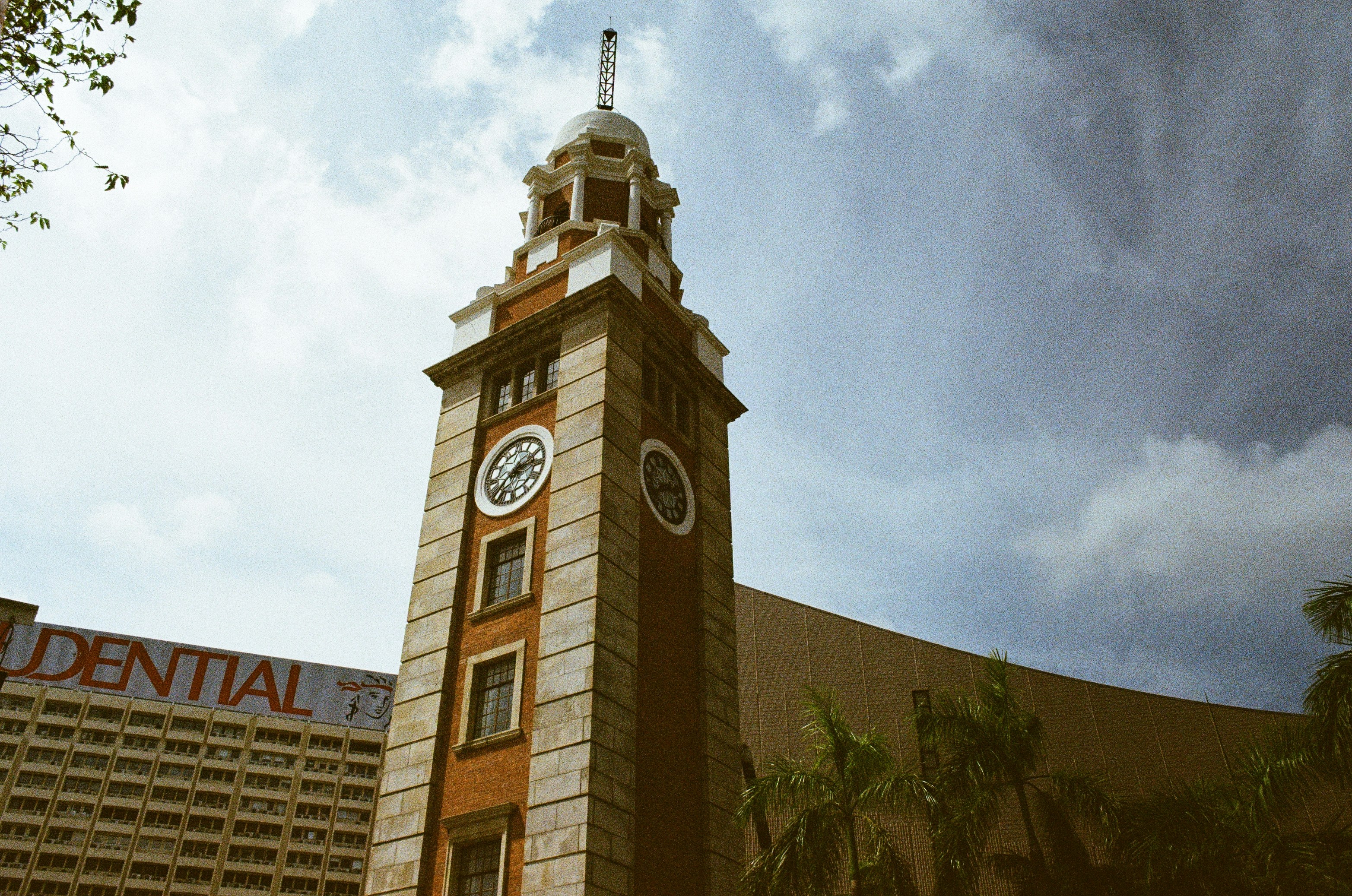 A clock tower with a bell photo – Free Tsim sha tsui Image on Unsplash