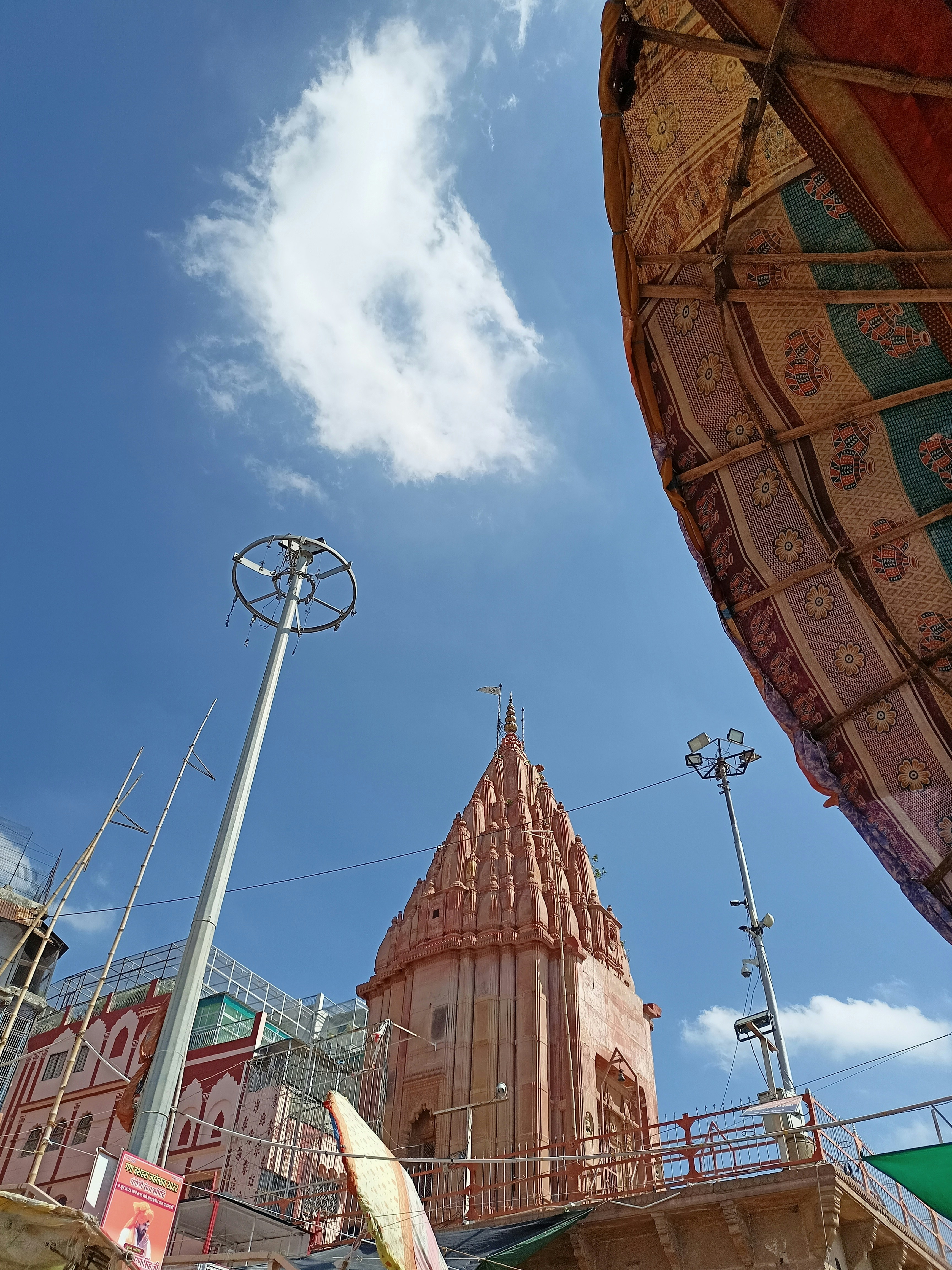 A large building with a tower photo – Free Varanasi Image on Unsplash