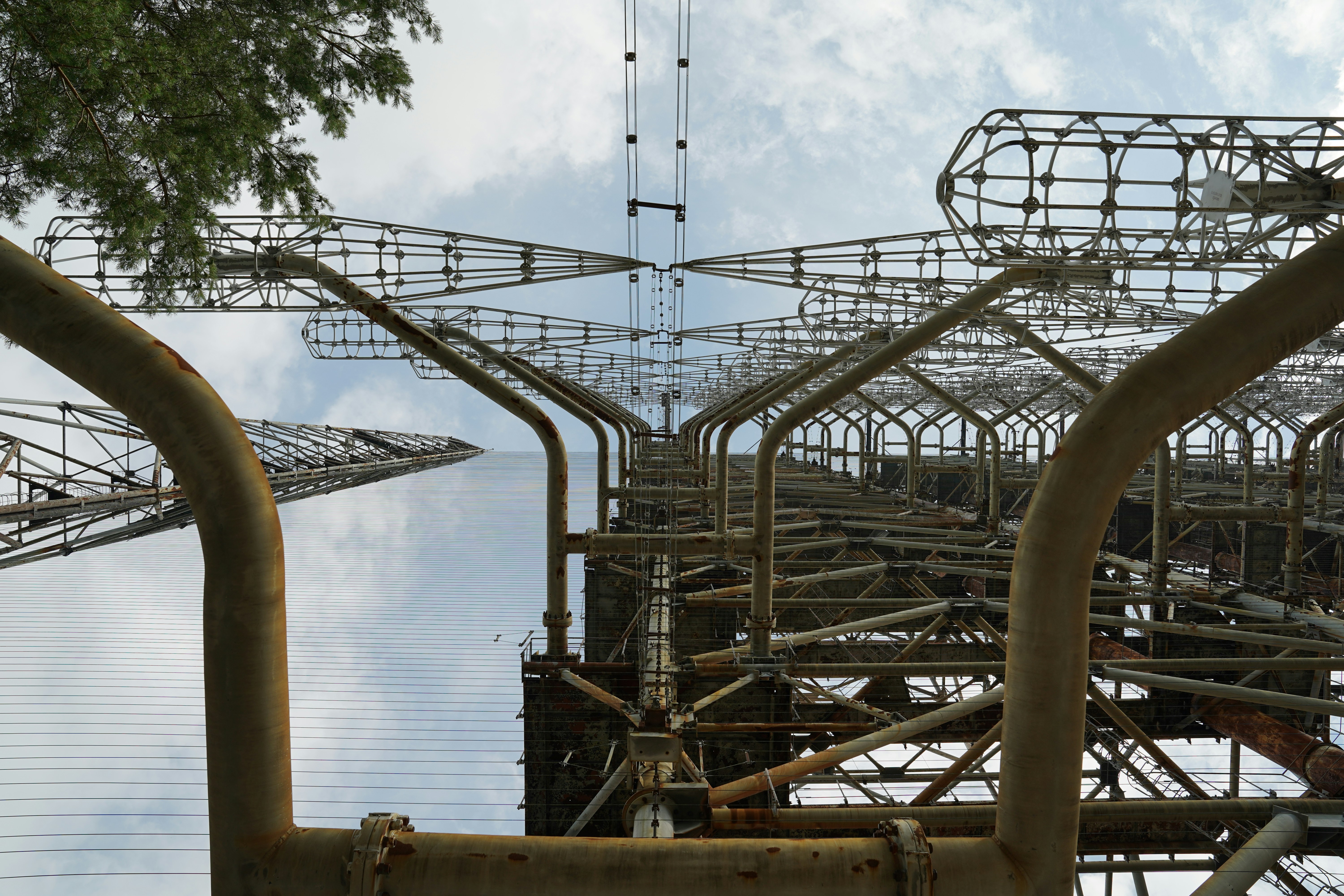 Rising Framework: a Ground-Up Portrait of Rusted Steel Lattice