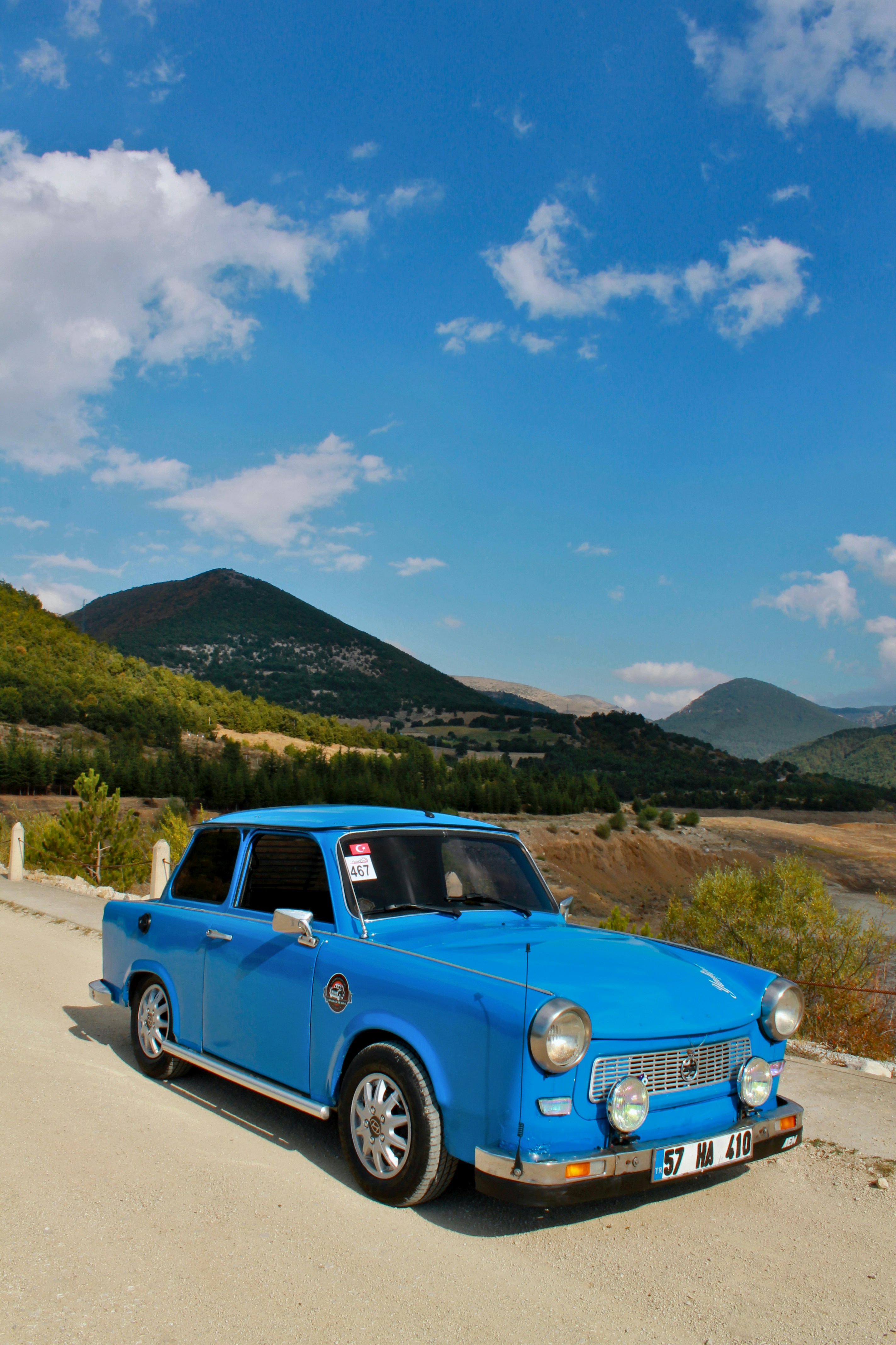A blue car parked on a road photo – Free Blue Image on Unsplash
