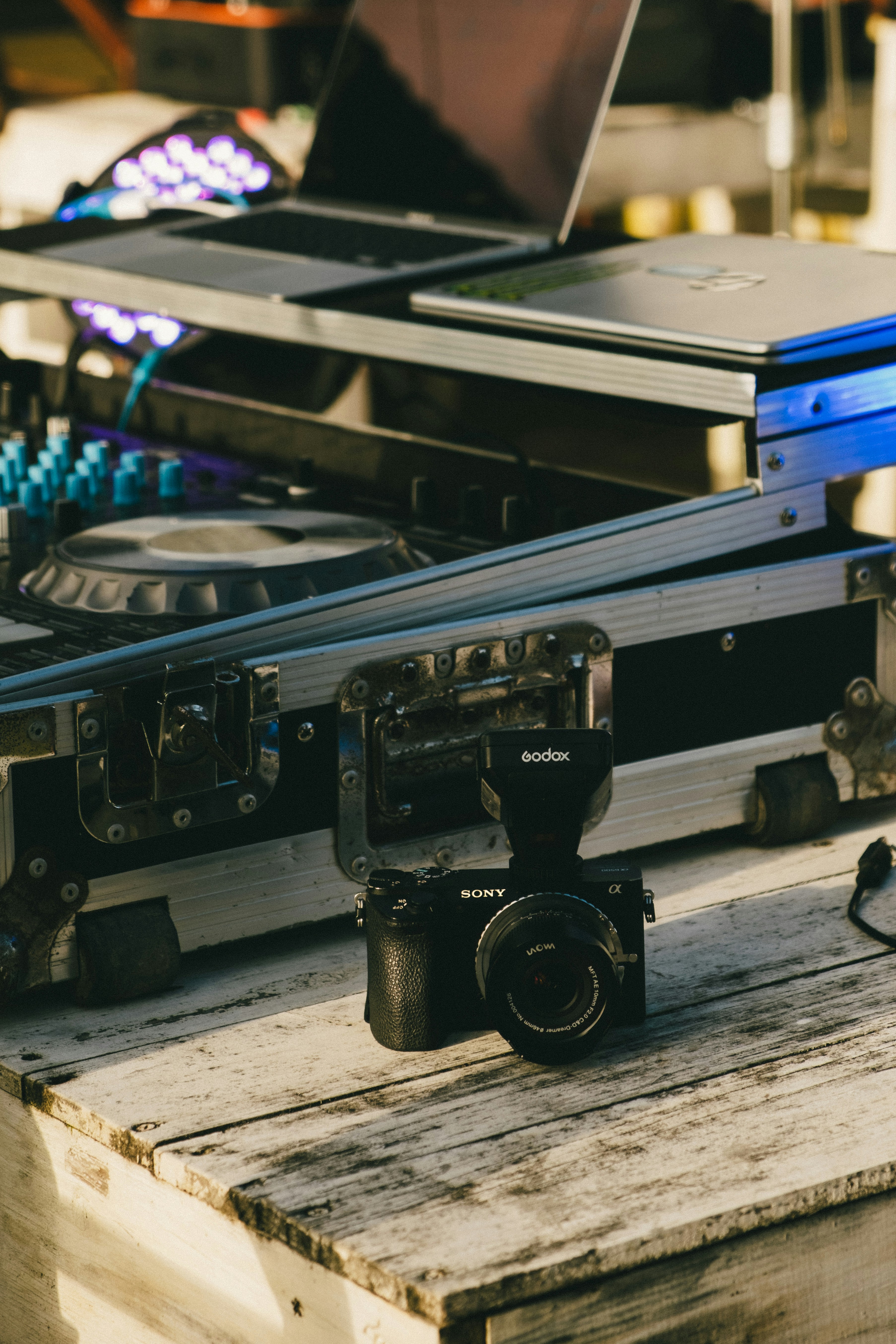 A camera on a table photo – Free Electronics Image on Unsplash