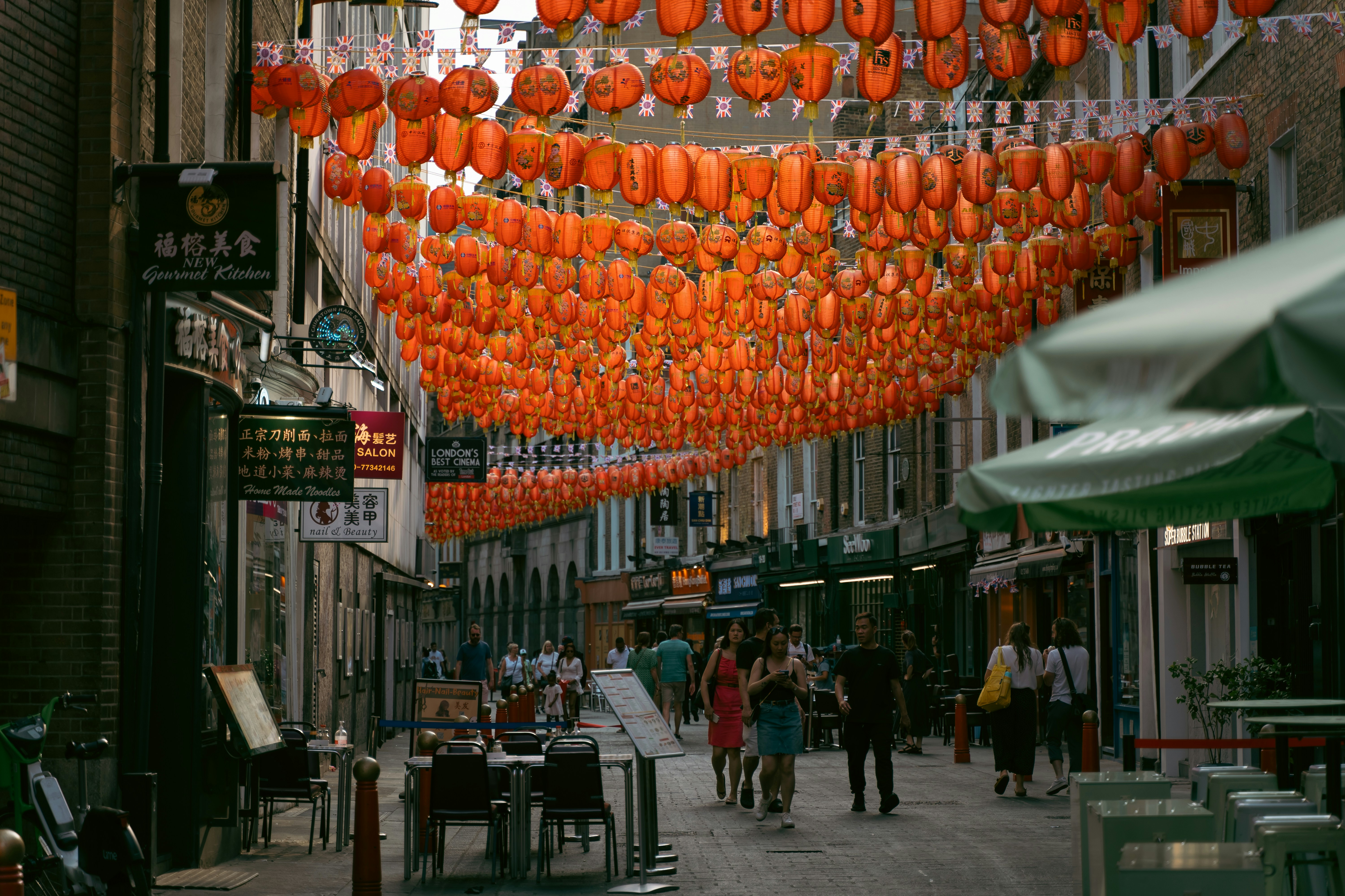 A street with a building with lanterns from the ceiling photo – Free ...
