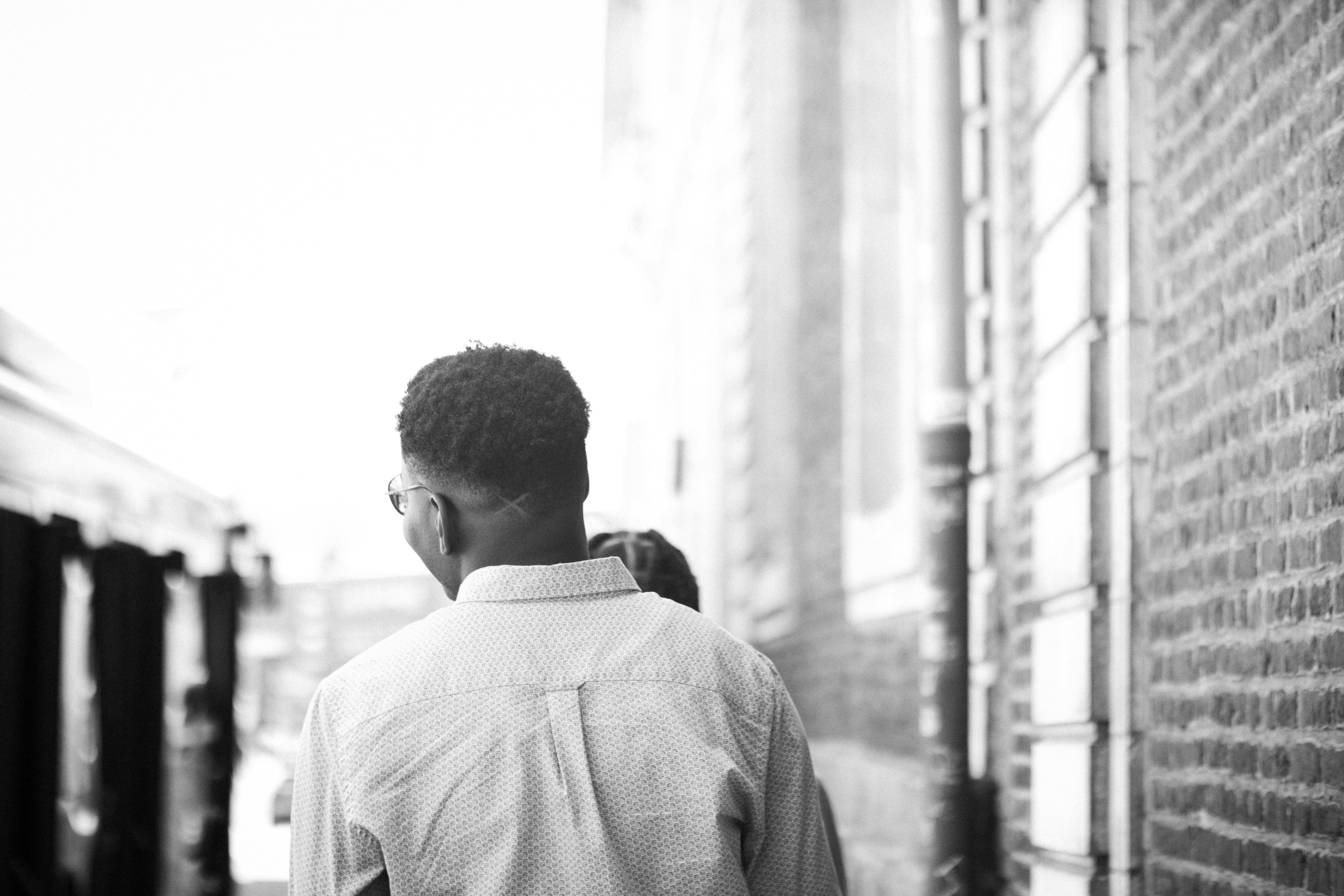 A man looking at a building photo – Free France Image on Unsplash