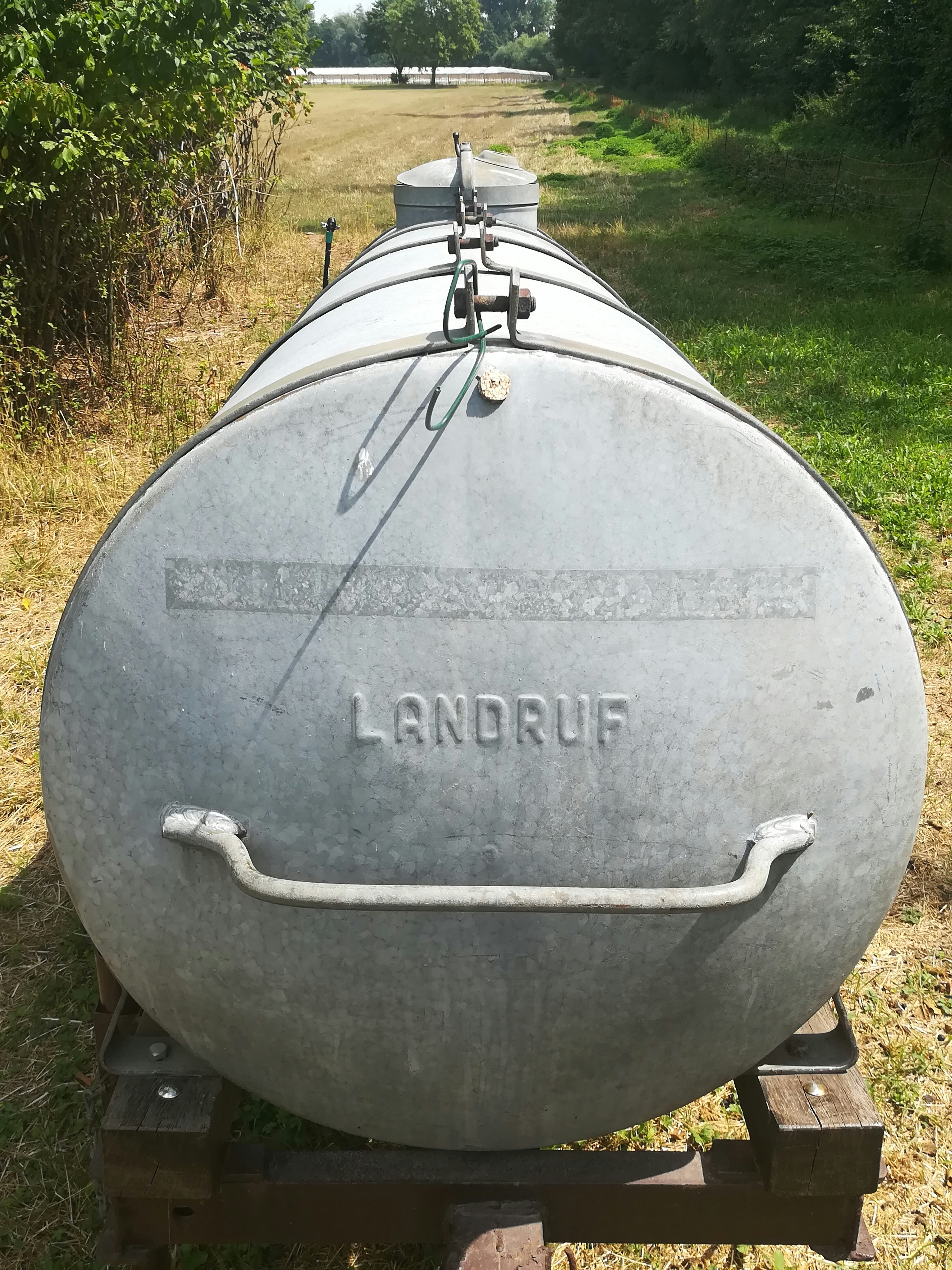 A large metal cylinder with a round top and a round top photo – Free ...