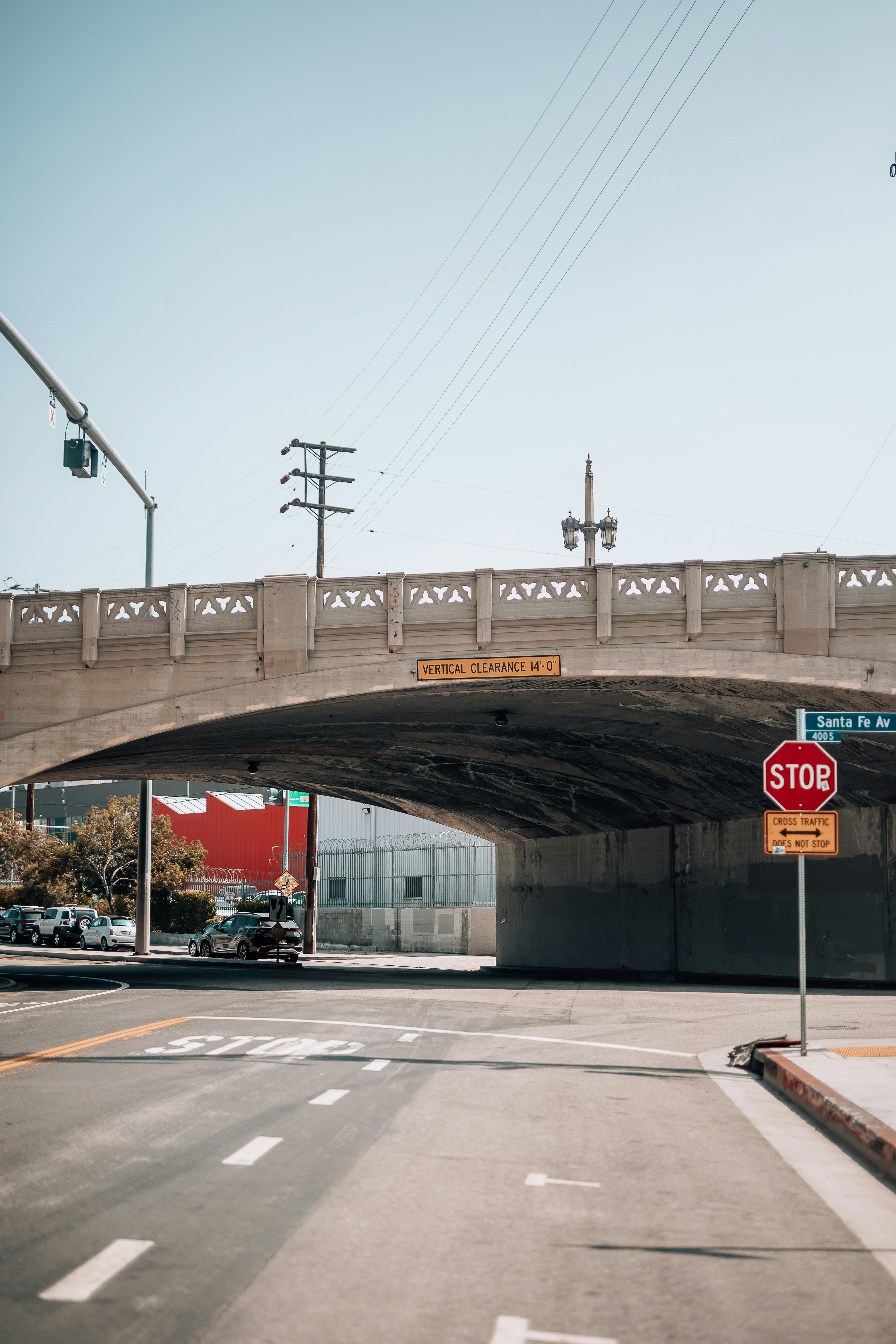 A bridge over a road photo – Free Grey Image on Unsplash