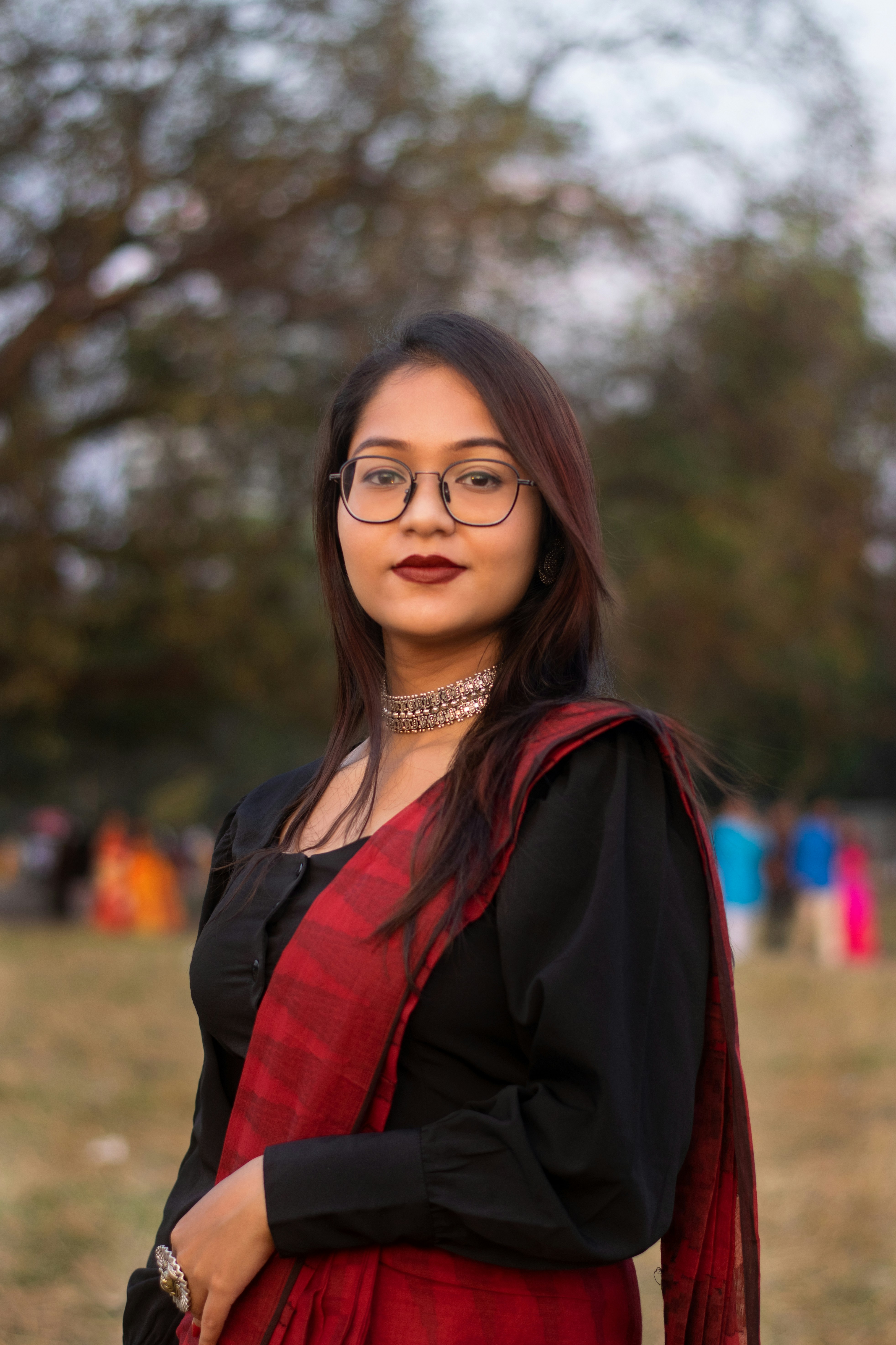 Foto Una mujer con gafas – Imagen Calcuta gratis en Unsplash