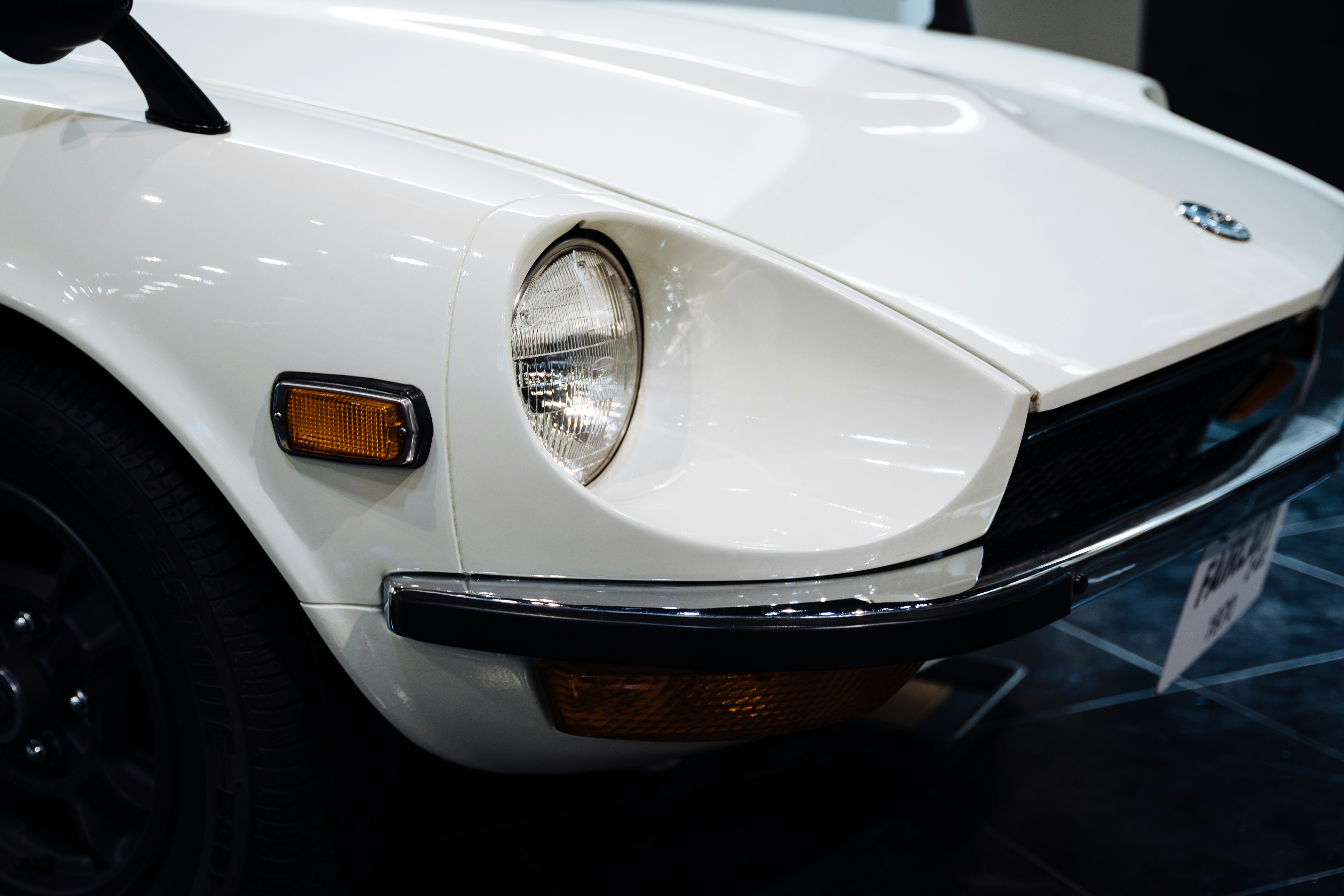 the front of a white car