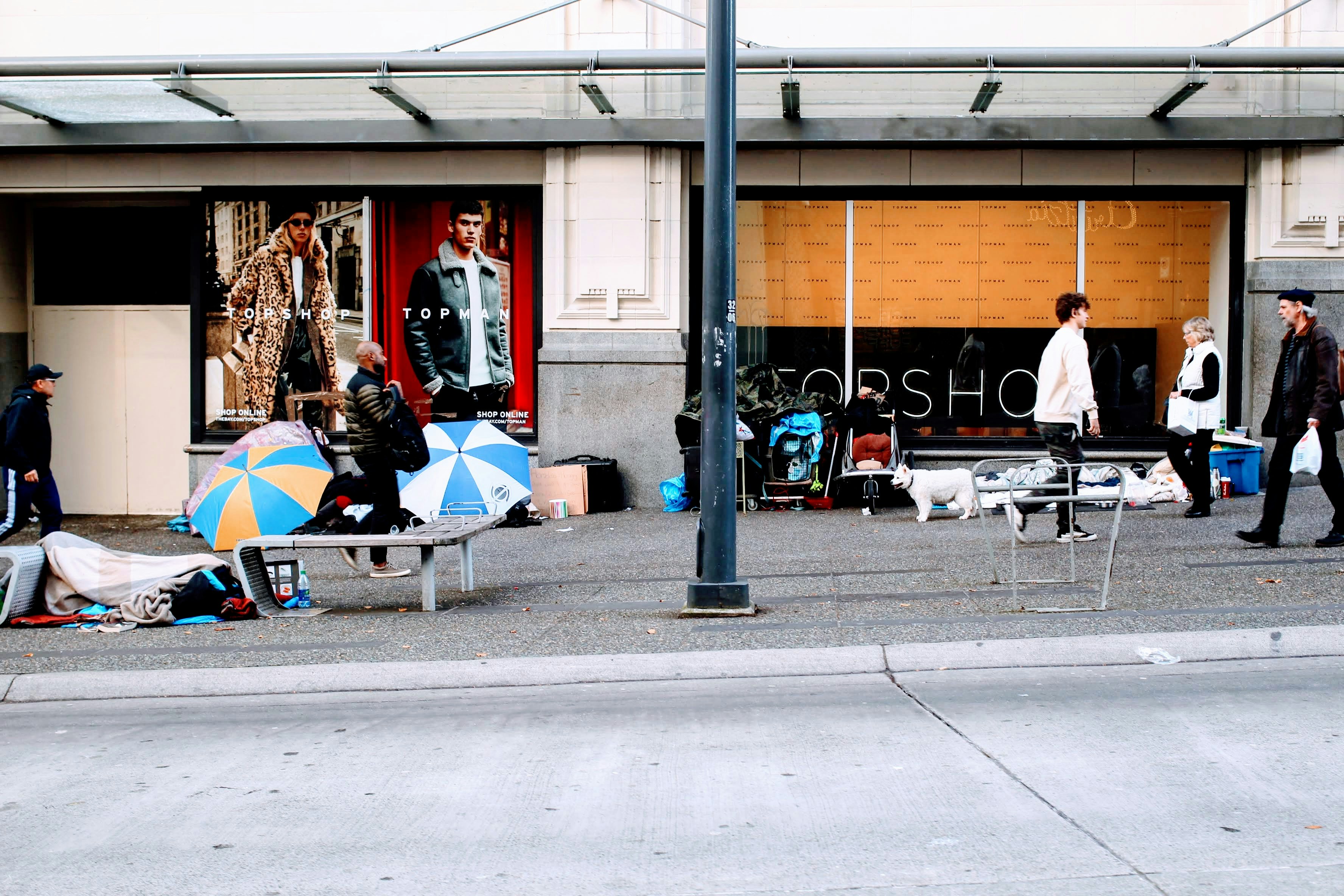 Streetfront Ensemble: A Quiet Pause Amid a Transit of Fashions