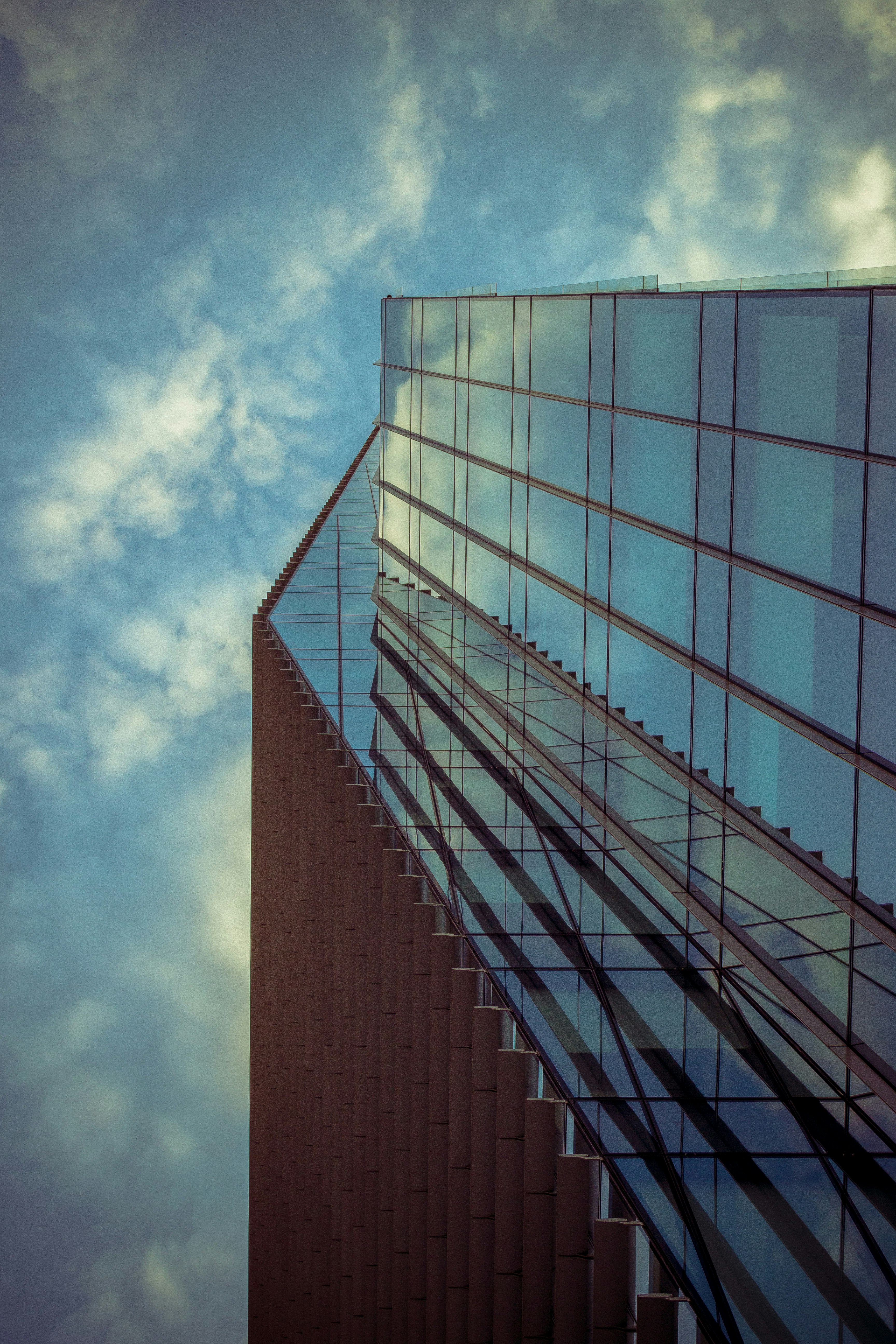 A tall building with glass windows photo – Free Milano Image on Unsplash