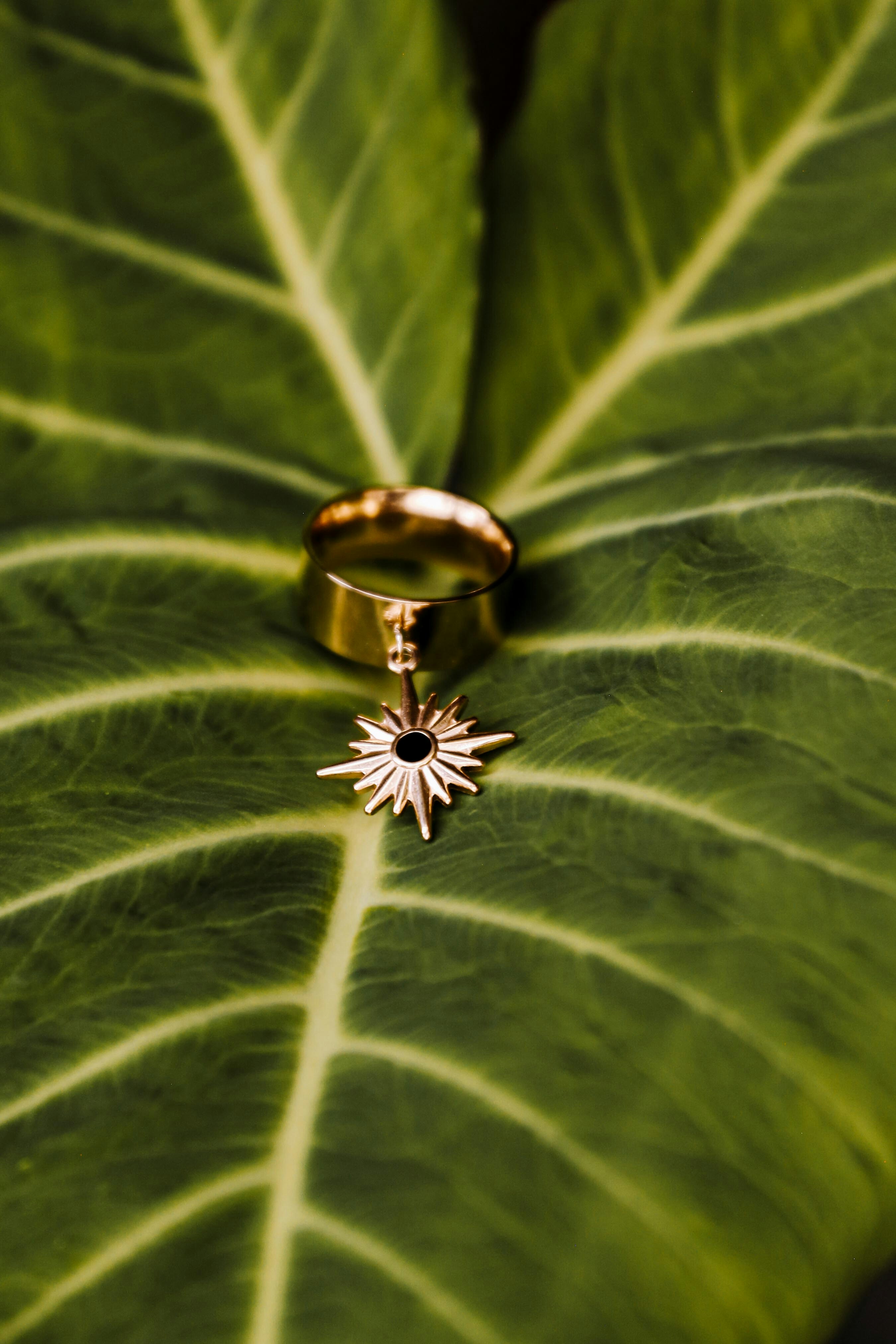 Sunburst Pendant on Verdant Veins