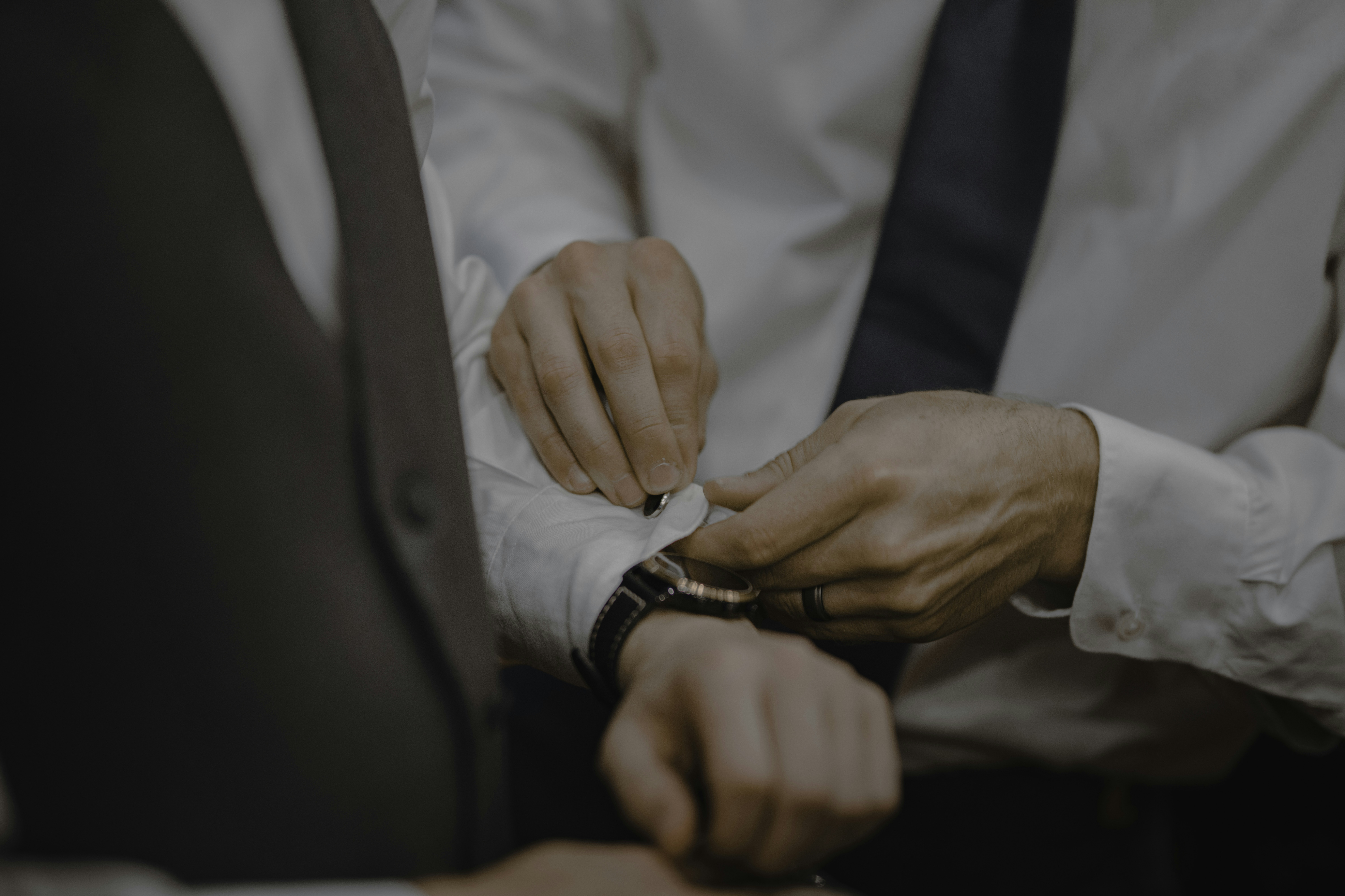 A close-up of people shaking hands photo – Free Grey Image on Unsplash