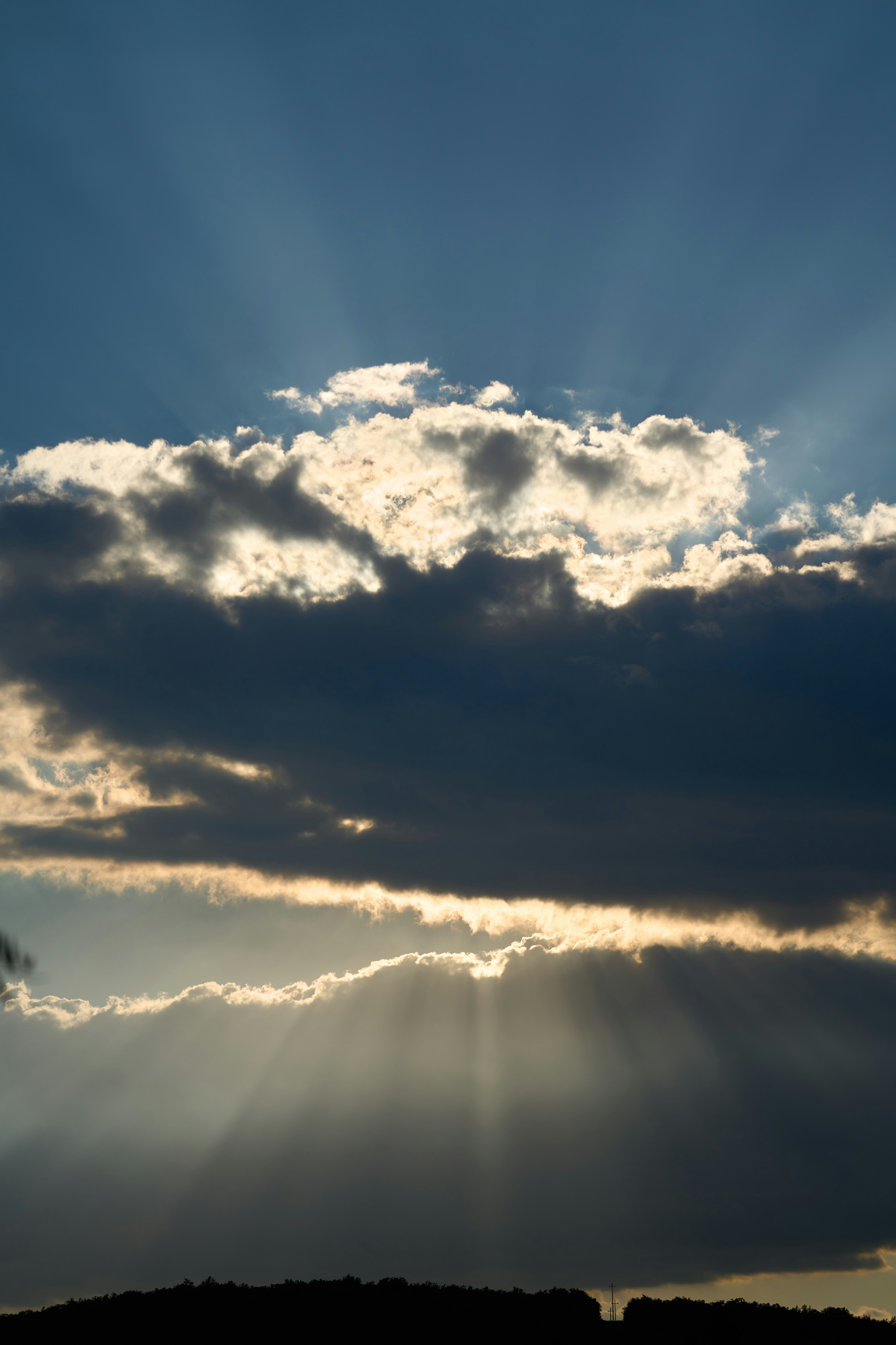A cloudy sky with light clouds photo – Free Grey Image on Unsplash