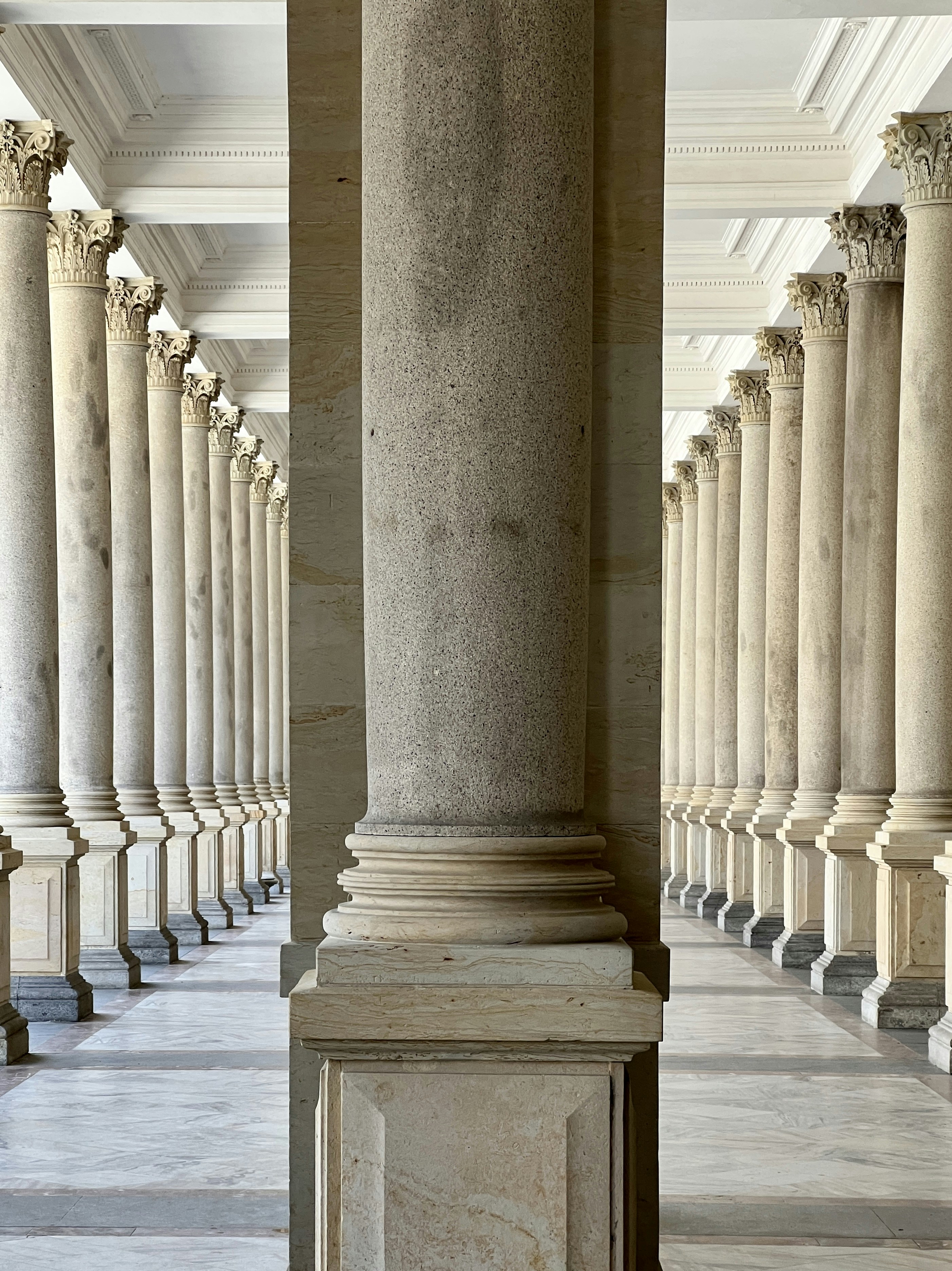 A pillar in a building photo – Free Czechia Image on Unsplash