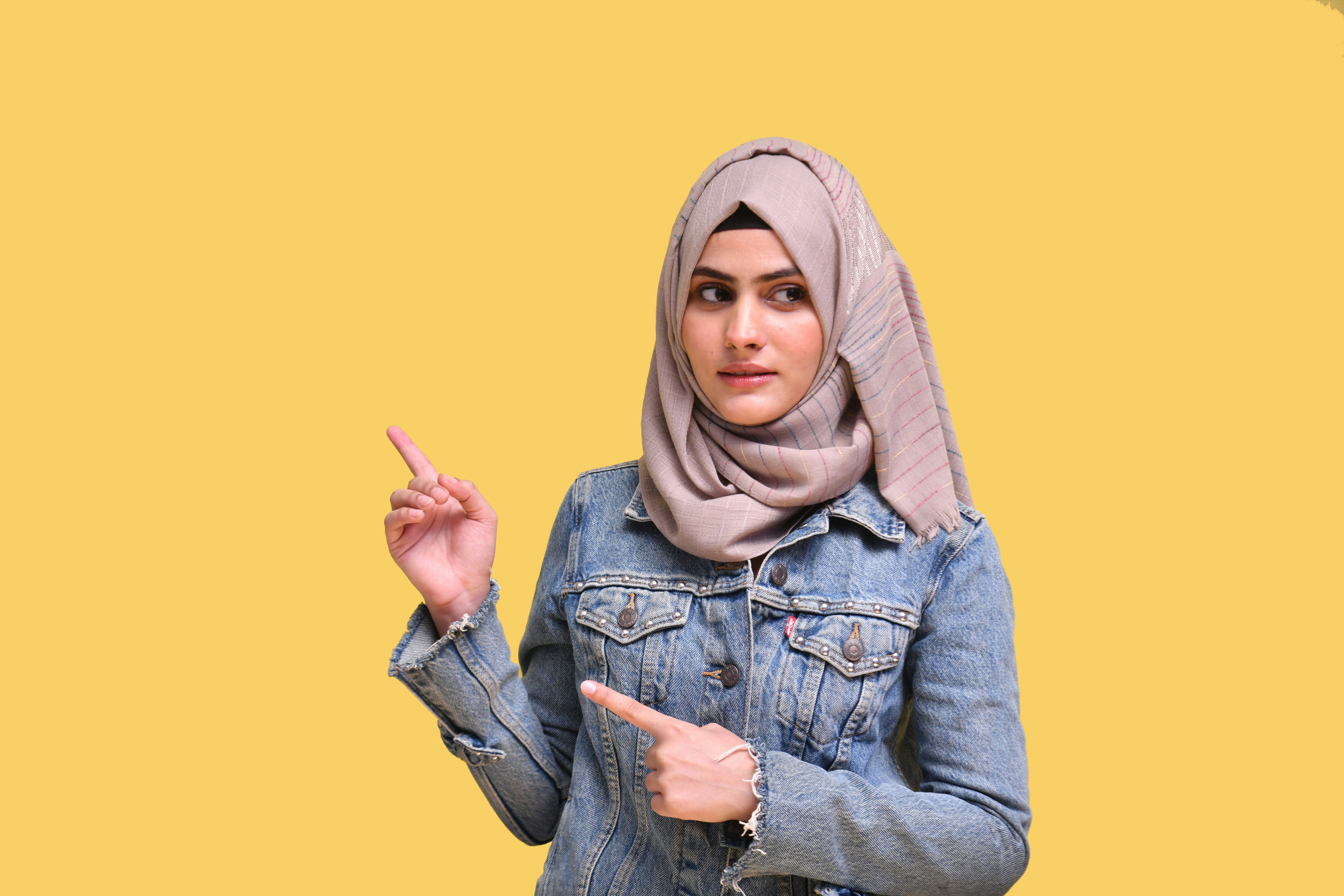 A person wearing a hoodie and holding up the middle finger photo – Free ...