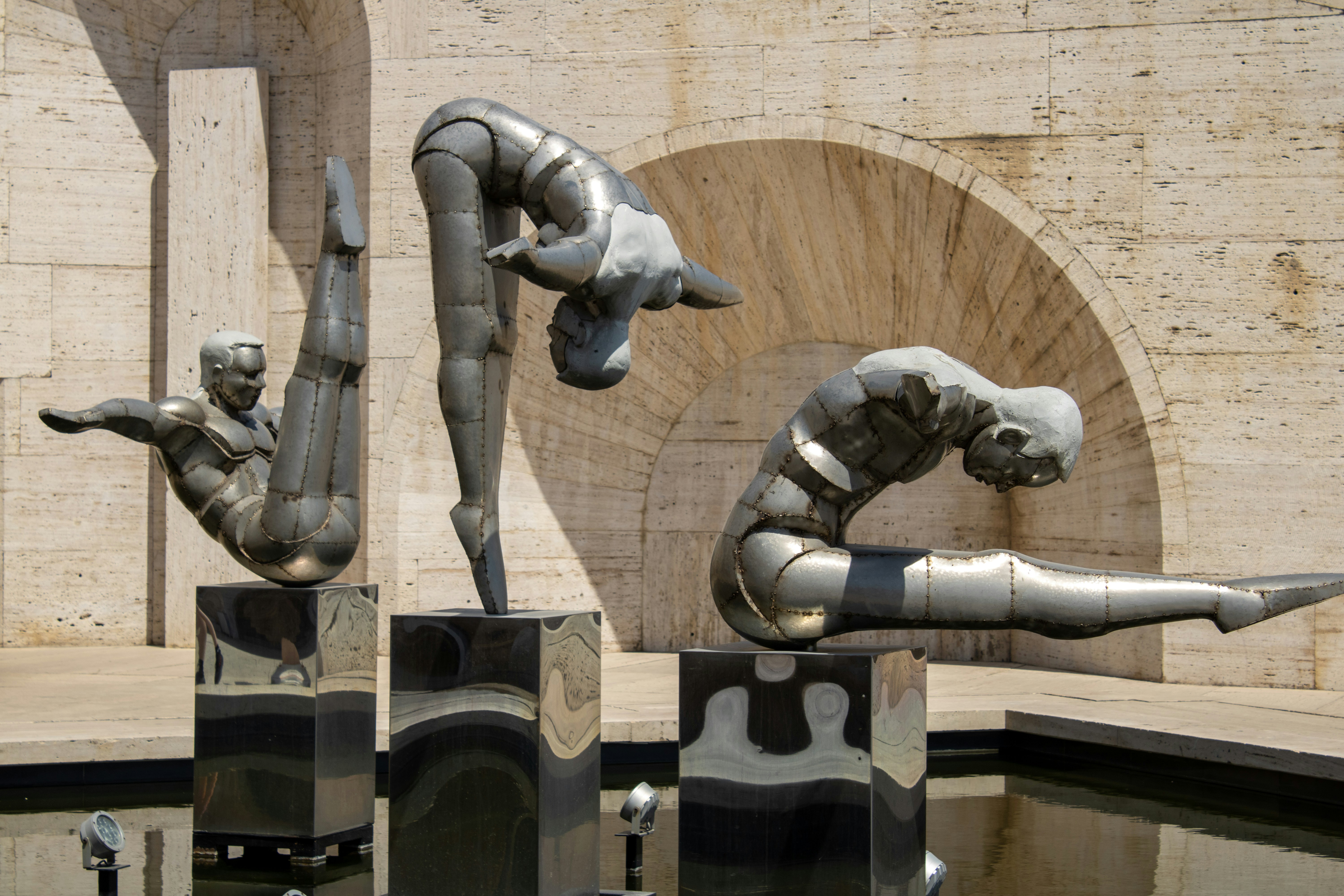 A group of statues photo – Free Cascade Image on Unsplash